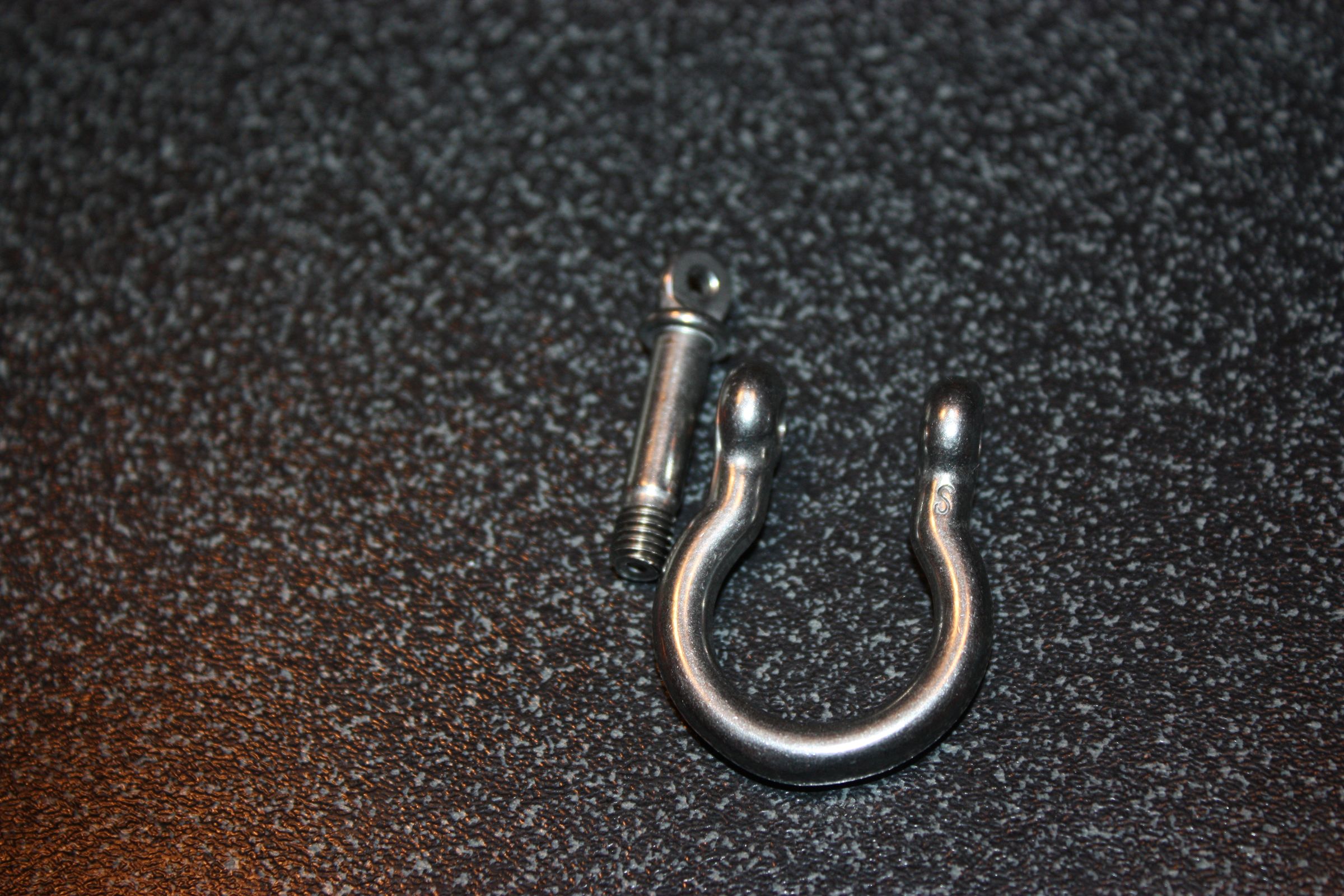 How to Use a Quick Release/metal Shackle : 4 Steps (with Pictures ...