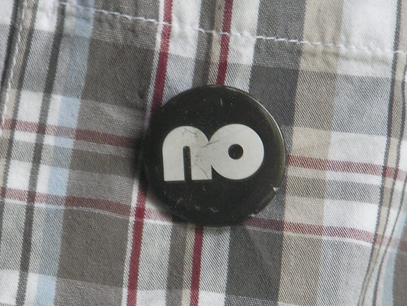 Fix Broken Pin Badges : 6 Steps (with Pictures) - Instructables