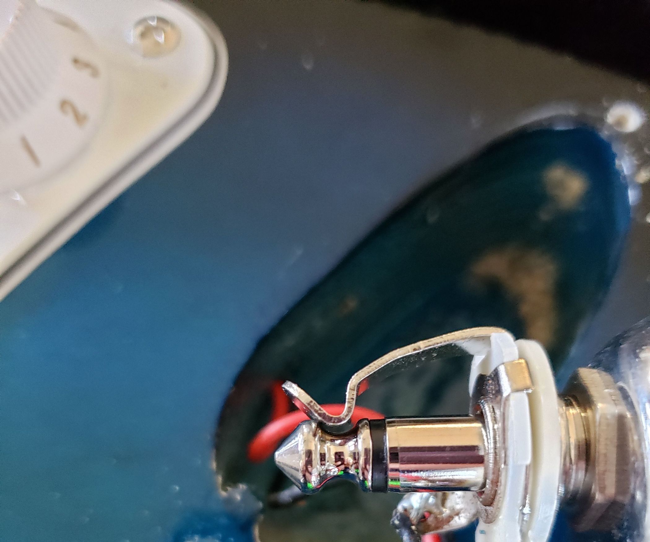 Fixing a Broken Audio Jack on a Guitar : 3 Steps - Instructables