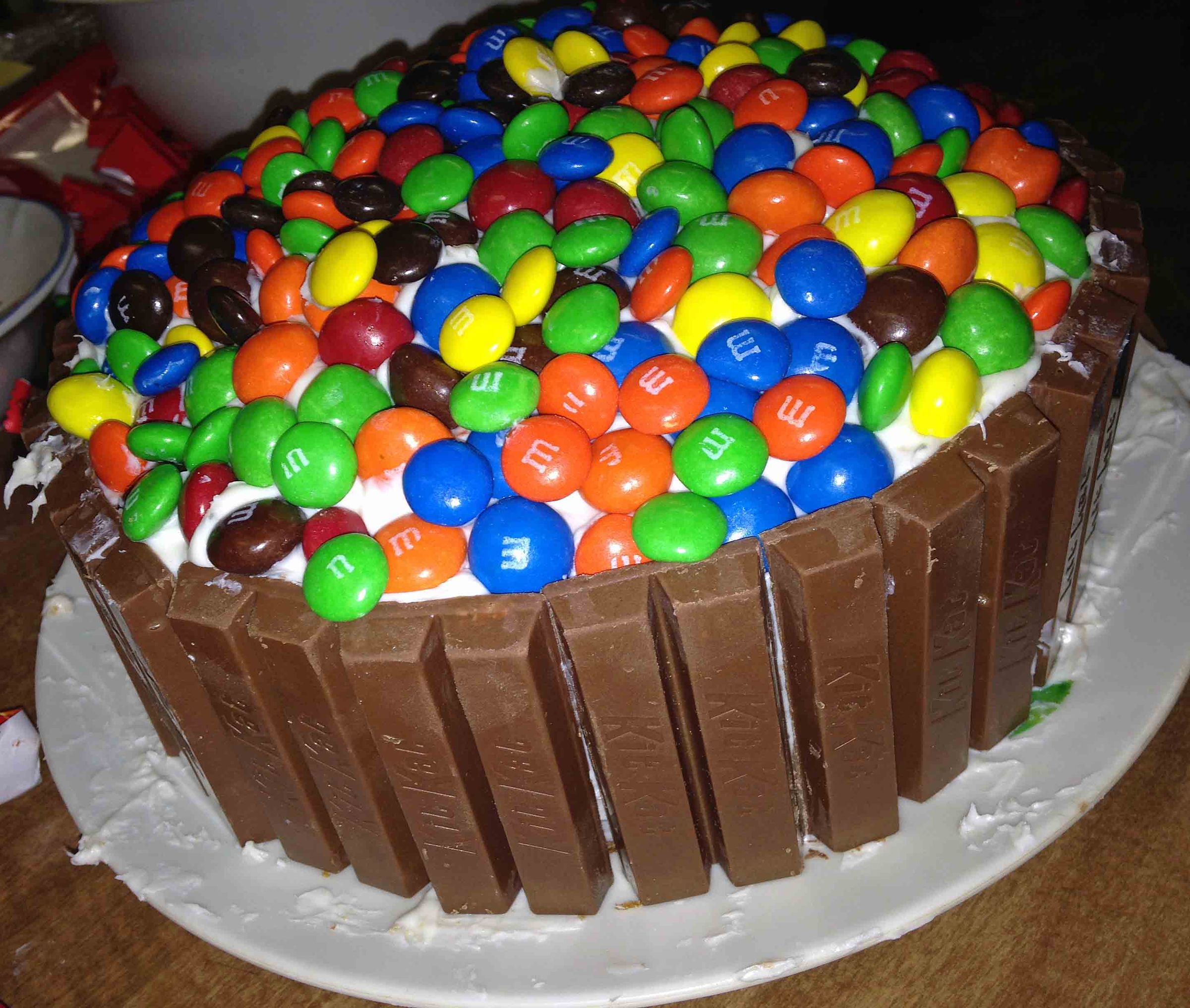 Kit Kat and M&M Cake : 9 Steps - Instructables