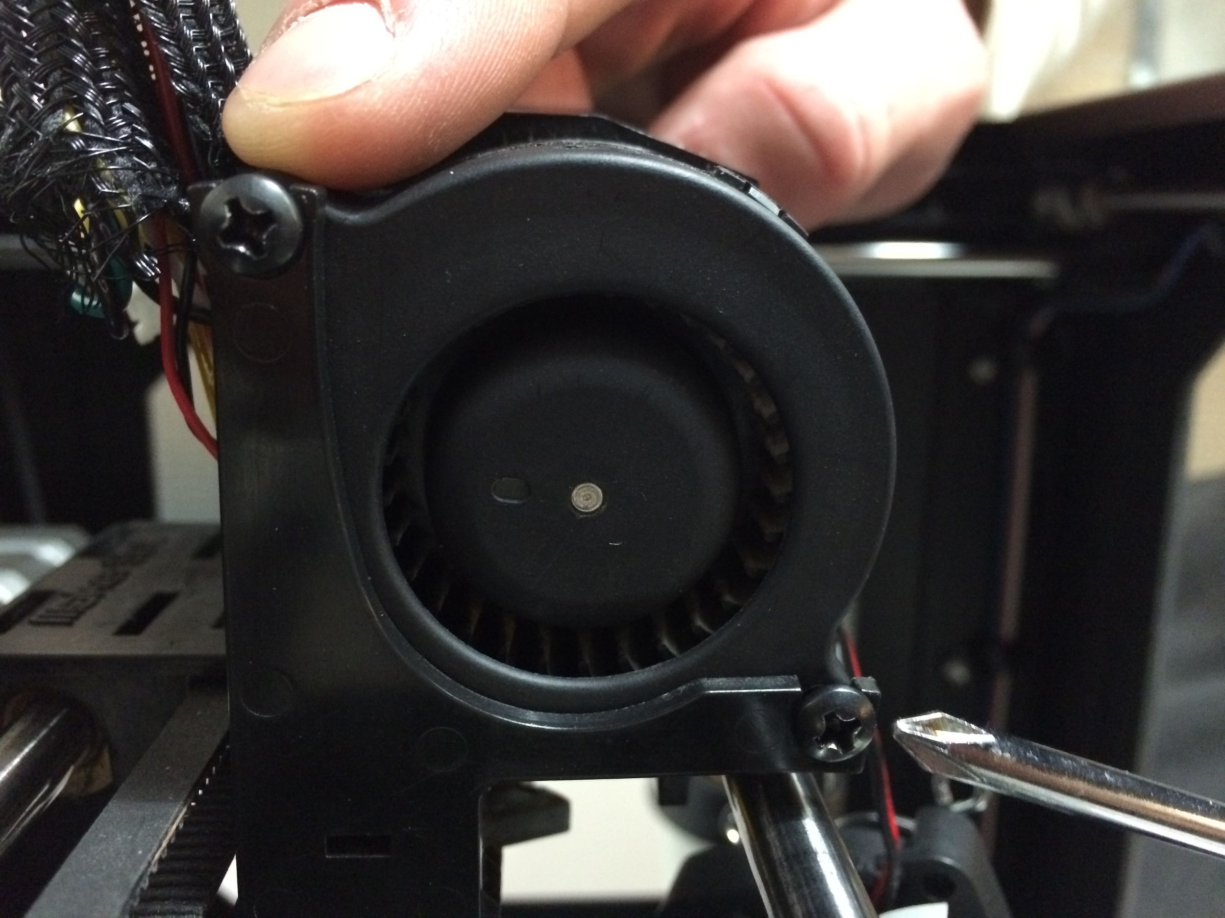 Replacing Front Fan on Makerbot Replicator 2: : 8 Steps - Instructables