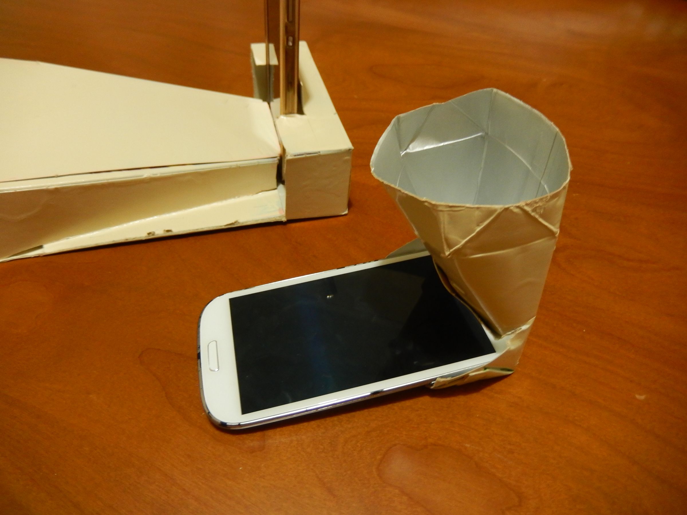 How to Boost the Volume of a Smartphone With a Carton Box : 3 Steps ...