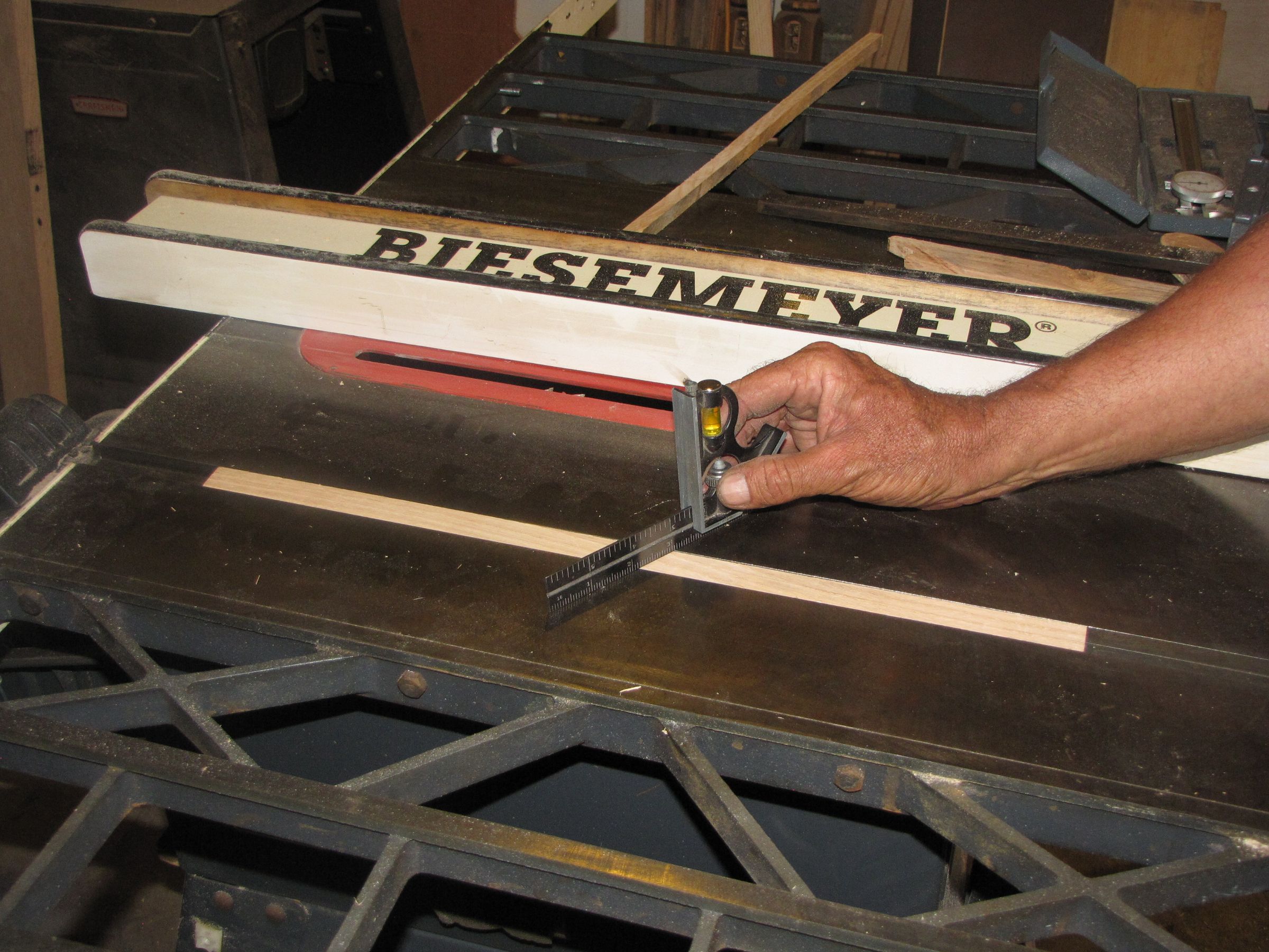 Circle Cutting Jig for Table Saw : 10 Steps (with Pictures) - Instructables