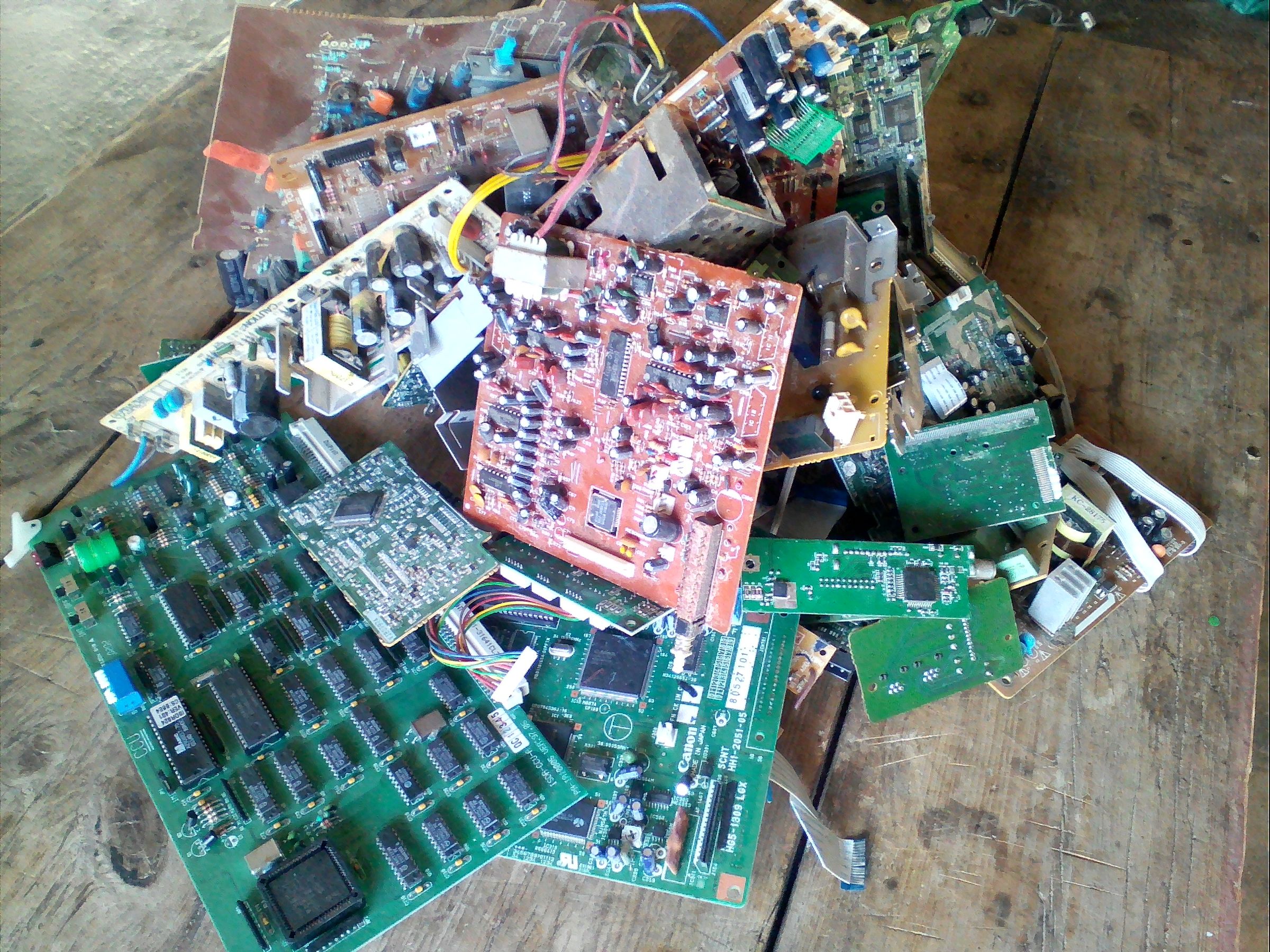 Electronic Junk Chistmas Tree - Instructables