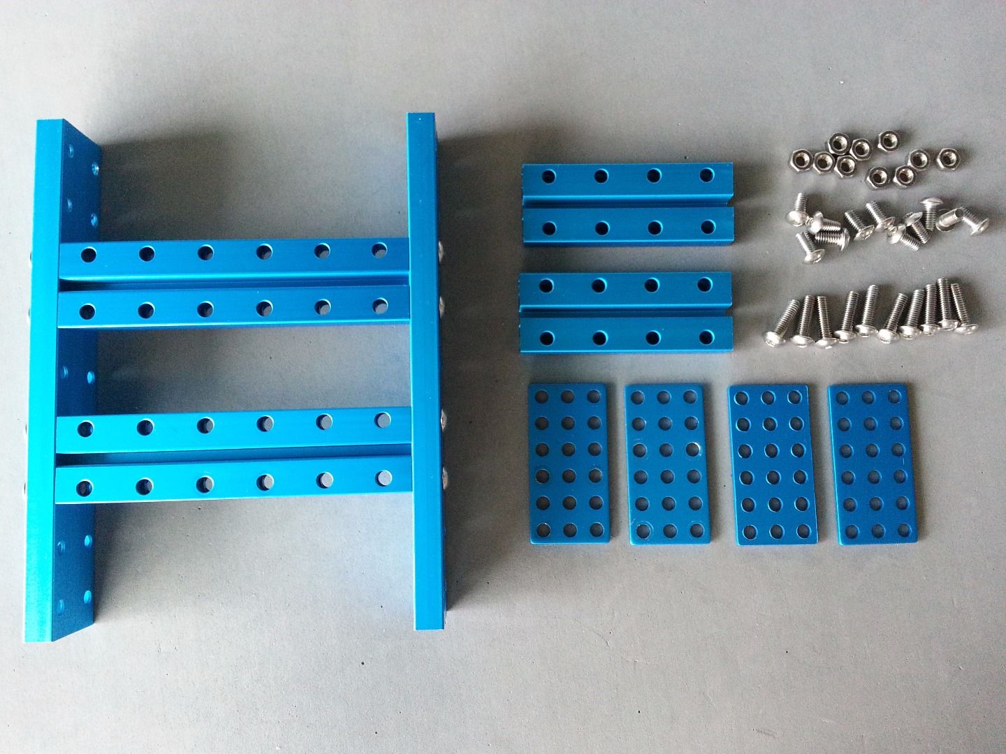 How to Build a Triangular Tank With Makeblock : 11 Steps (with Pictures ...