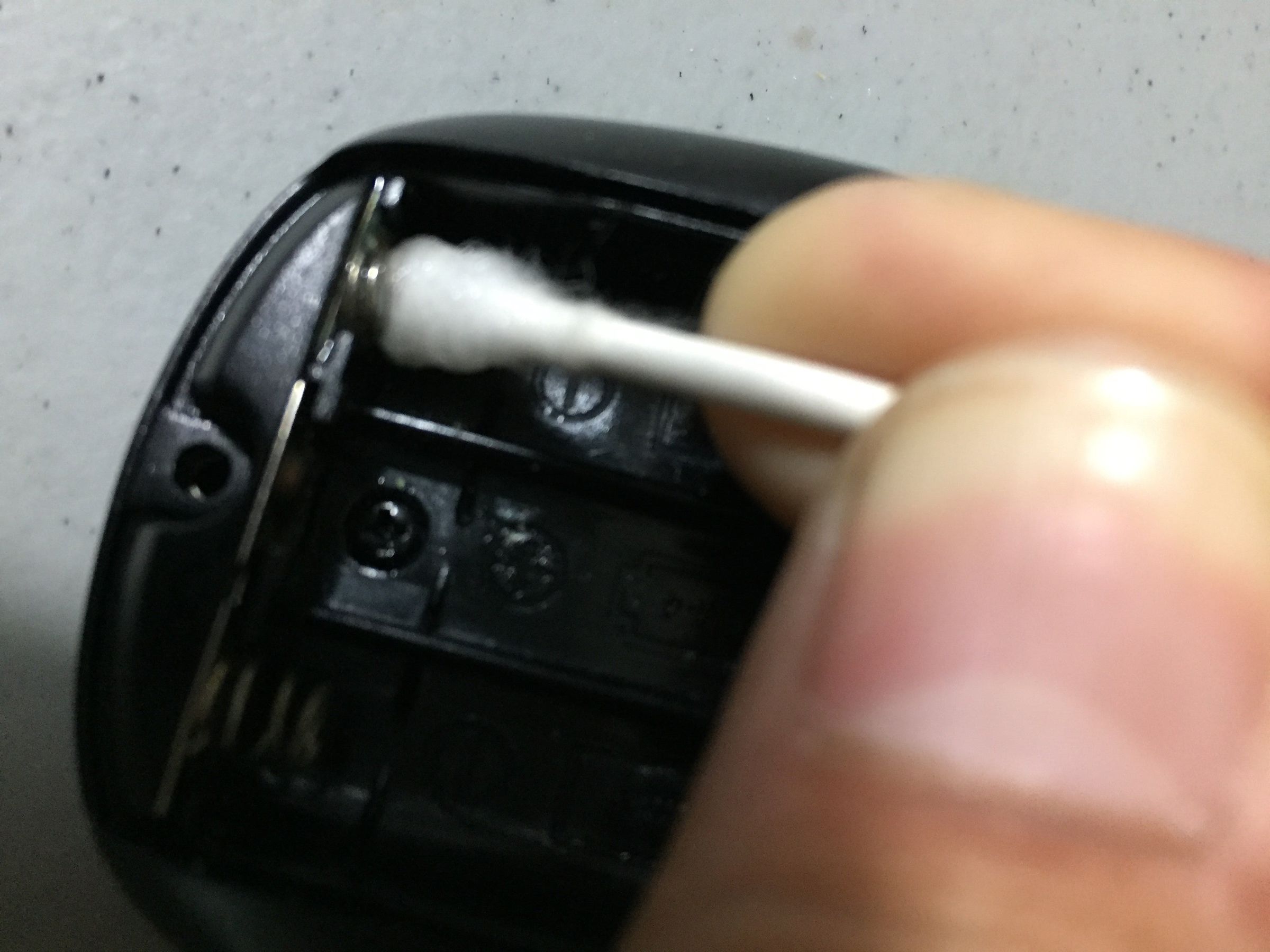 Cleaning Battery Sockets With Vinegar : 4 Steps - Instructables