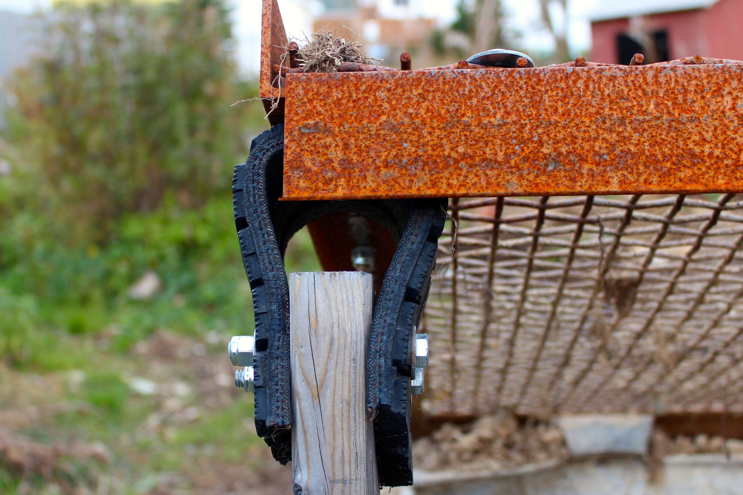 Homemade Soil Screener/sifter : 11 Steps (with Pictures) - Instructables