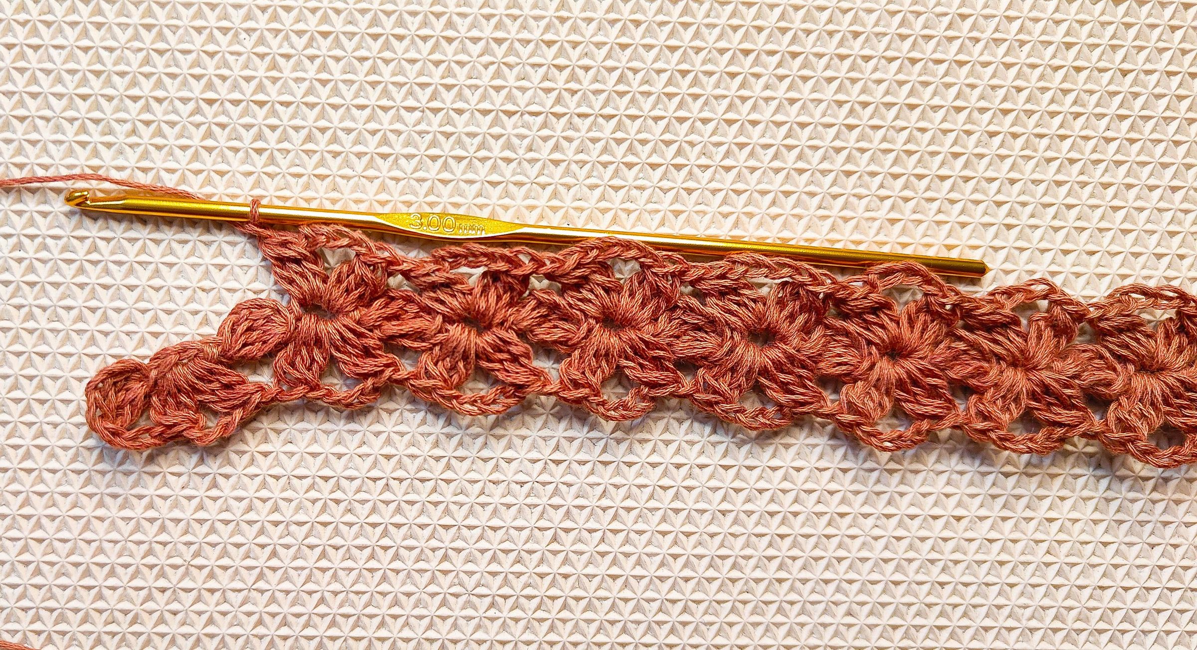 Simple Crochet Floral Lace Motif Pattern : 3 Steps (with Pictures) - Instructables