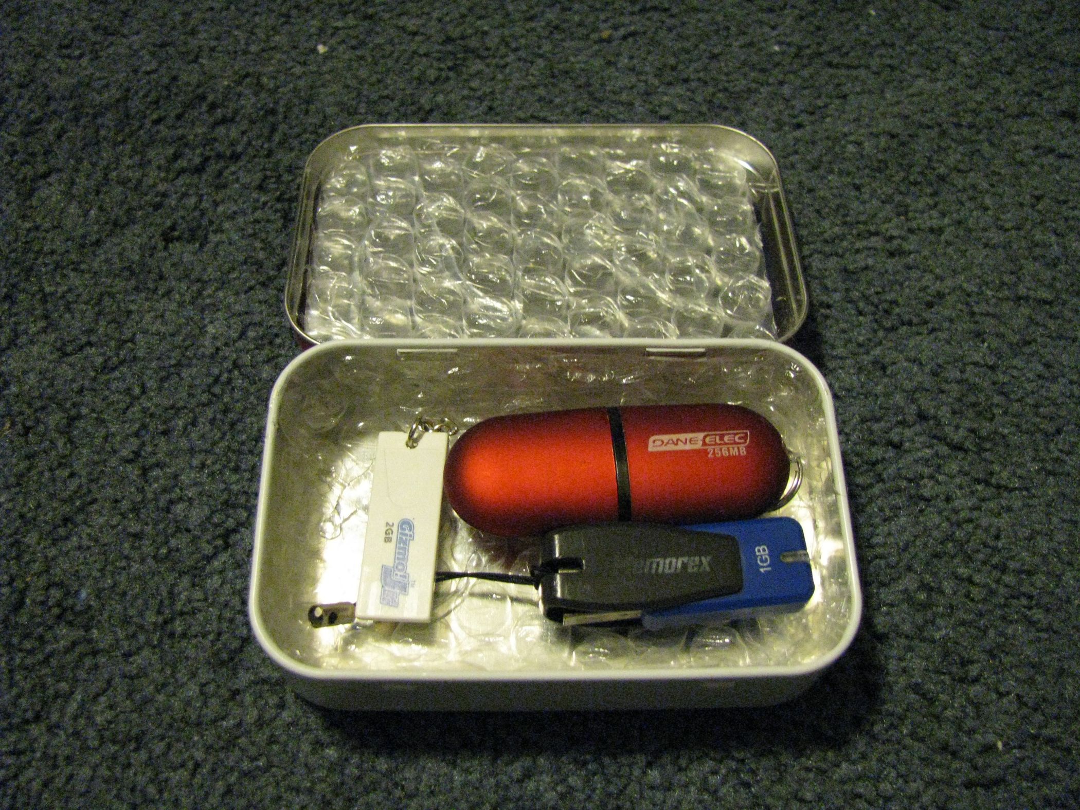 How-To: Altoids Tin USB Drive Protector/Carrying Case : 5 Steps - Instructables