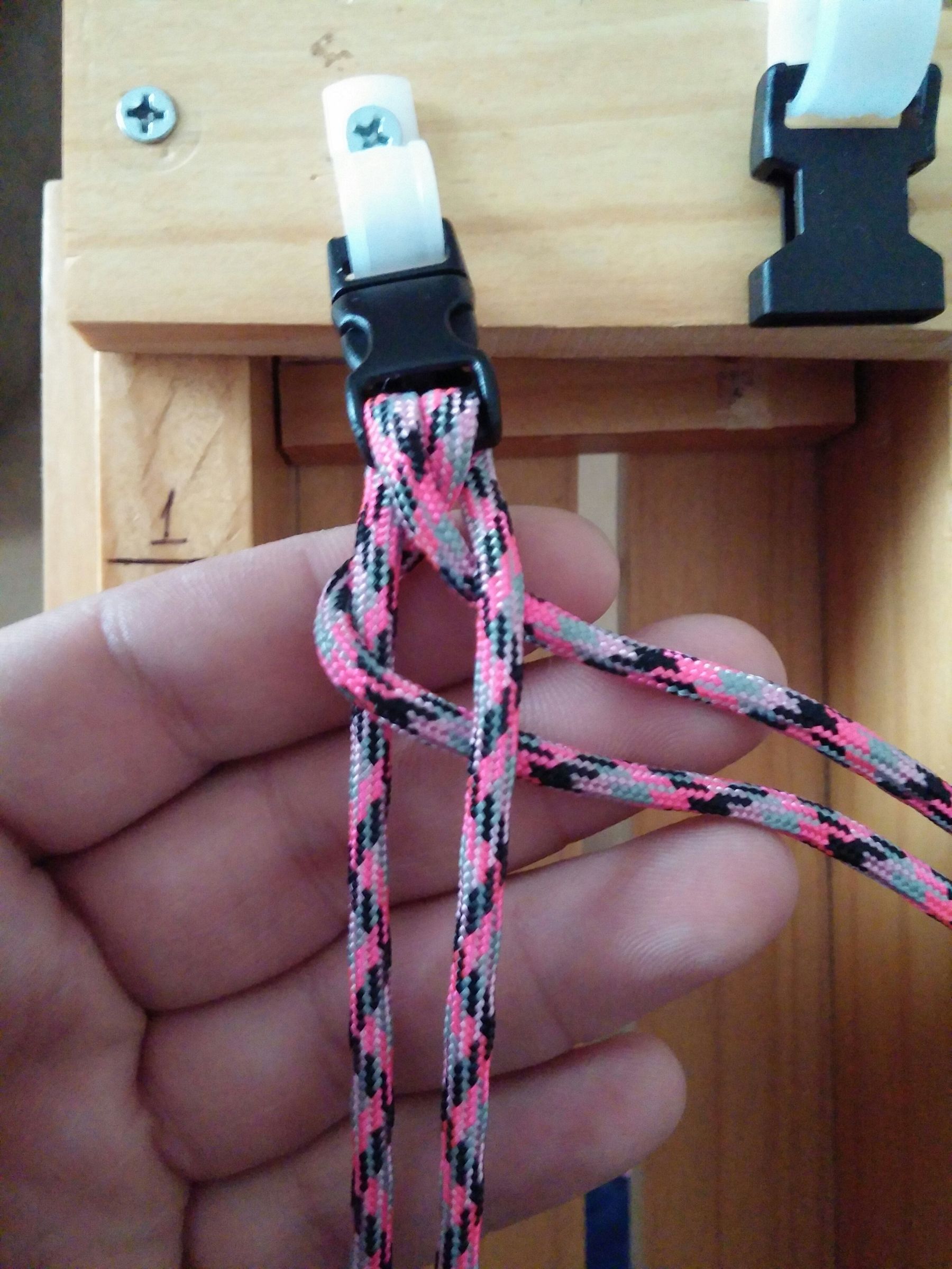 Fish Tail Paracord Bracelet : 10 Steps - Instructables