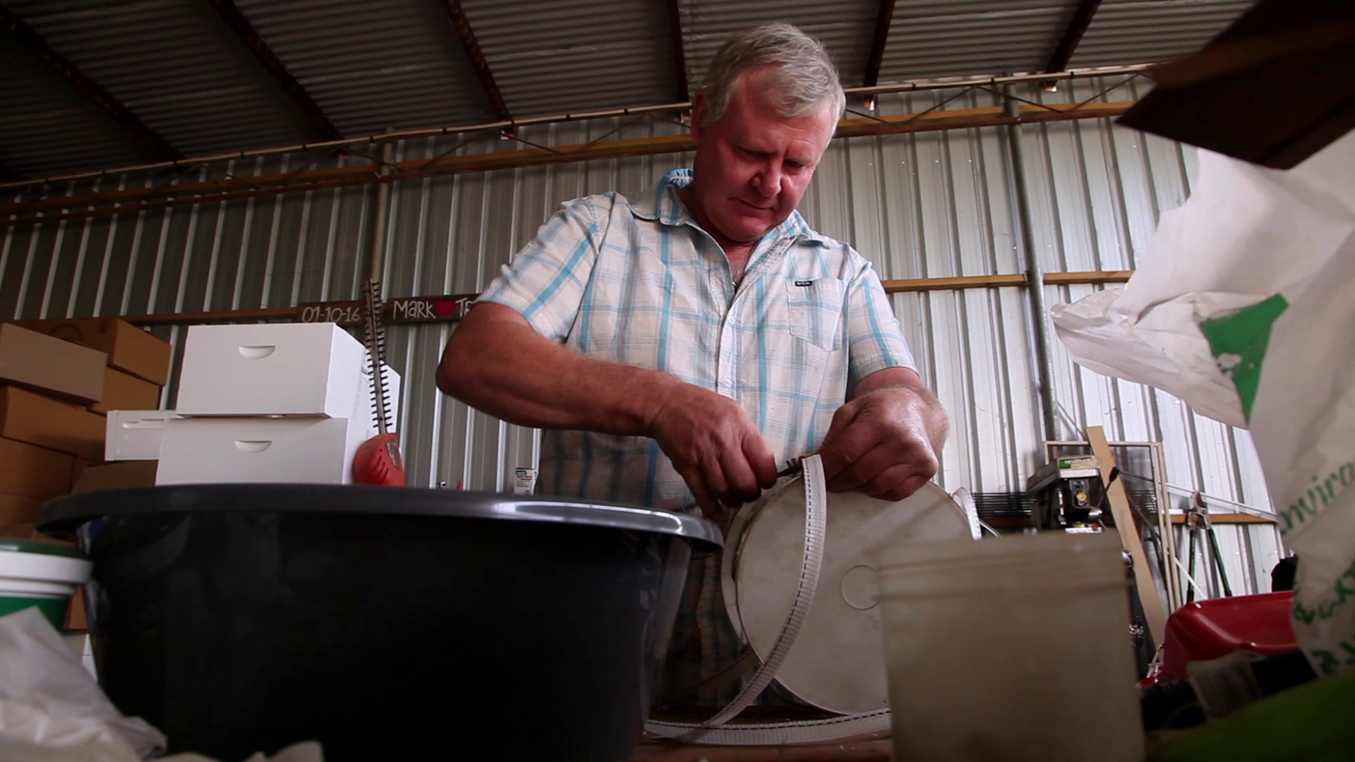 How to Make a Pollen Feeder for Beekeeping : 12 Steps - Instructables