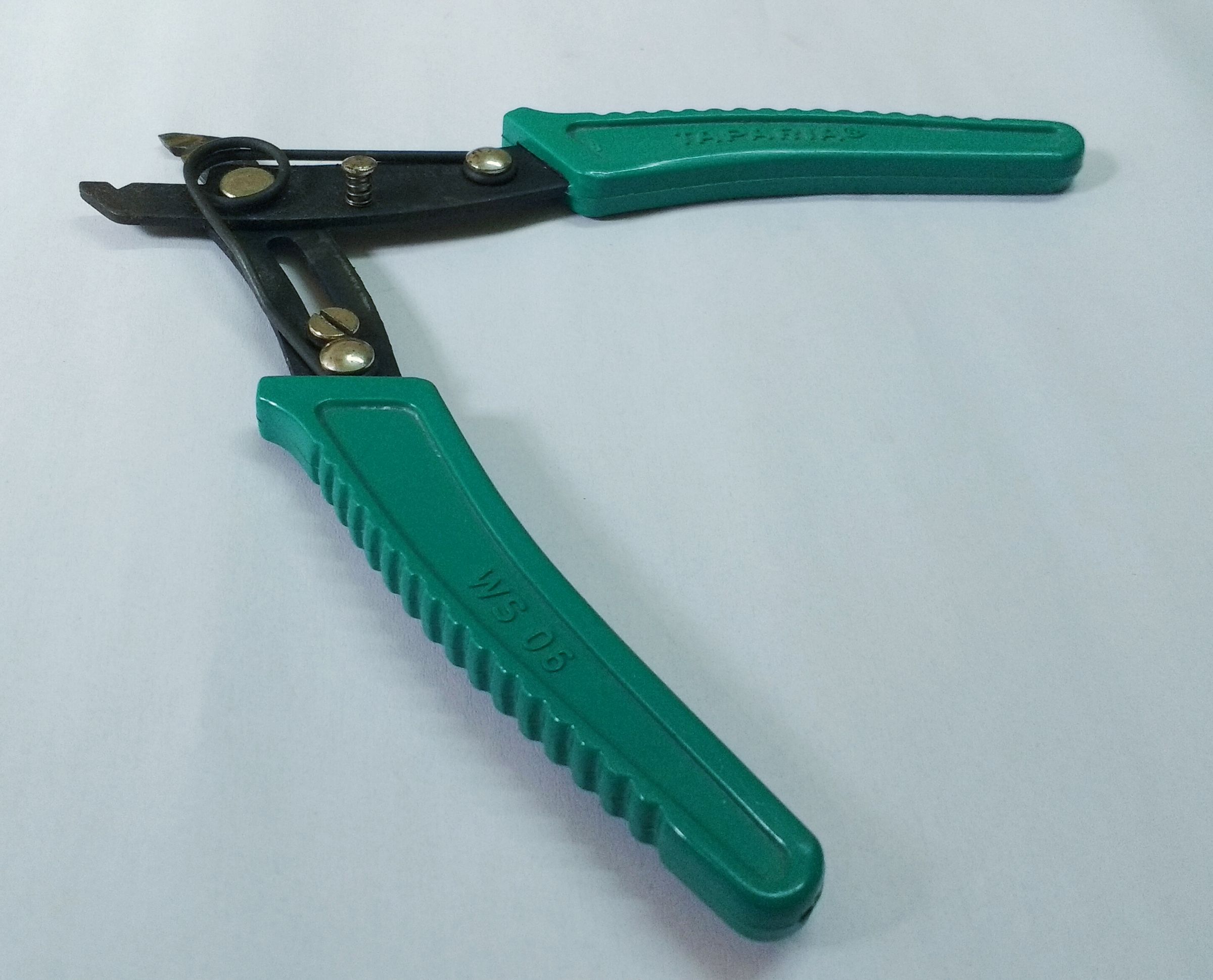 How to Make Hands-free Probes From Broken Multimeter Probes : 4 Steps ...