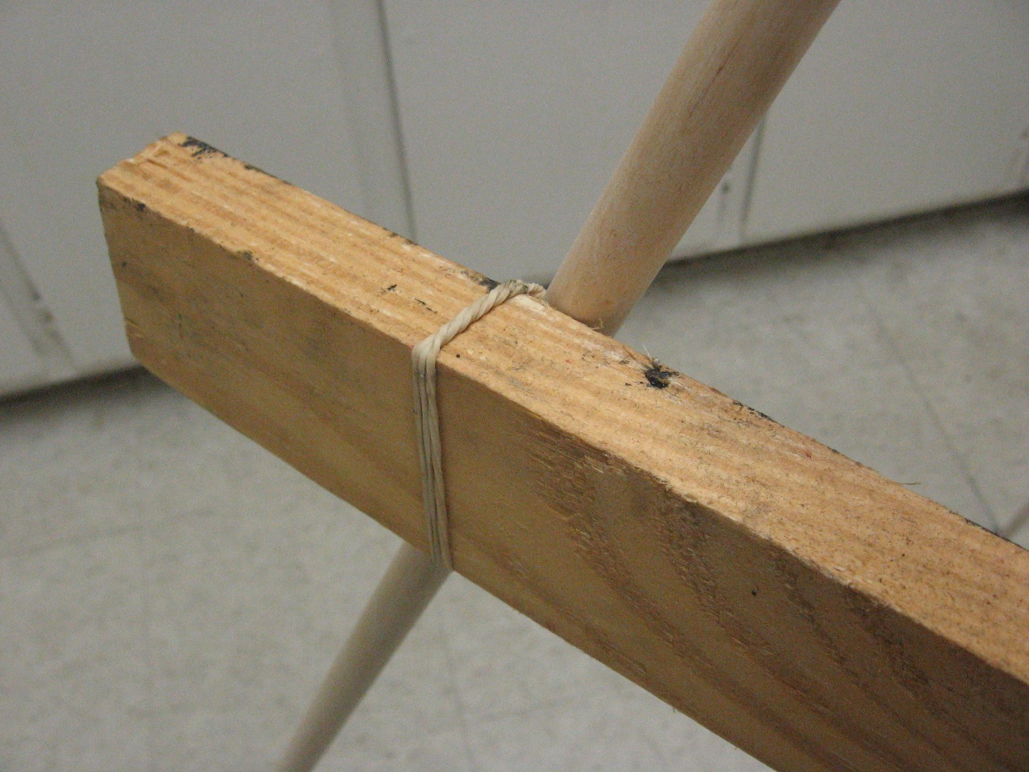 Simple and Cheap Art Stand/Easel : 4 Steps - Instructables