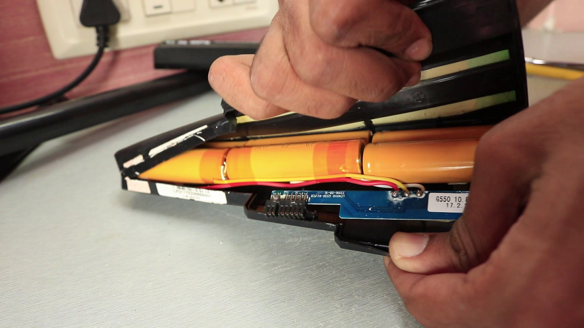 How to Get 18650 Cells From Dead Laptop Batteries! : 7 Steps (with ...