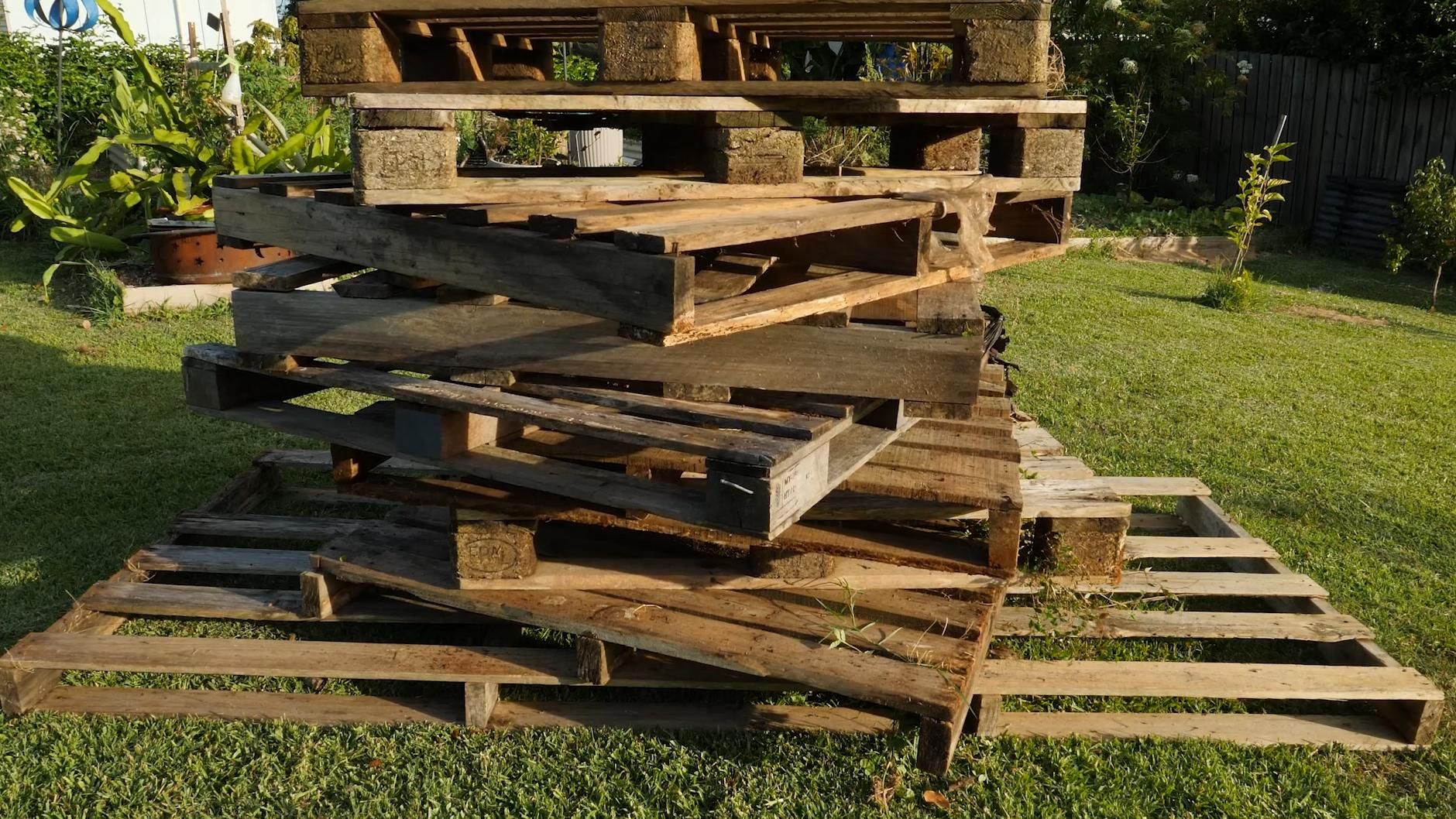 Arcade Machine for the Lounge Room - From a Pile of Old Pallets : 16 ...