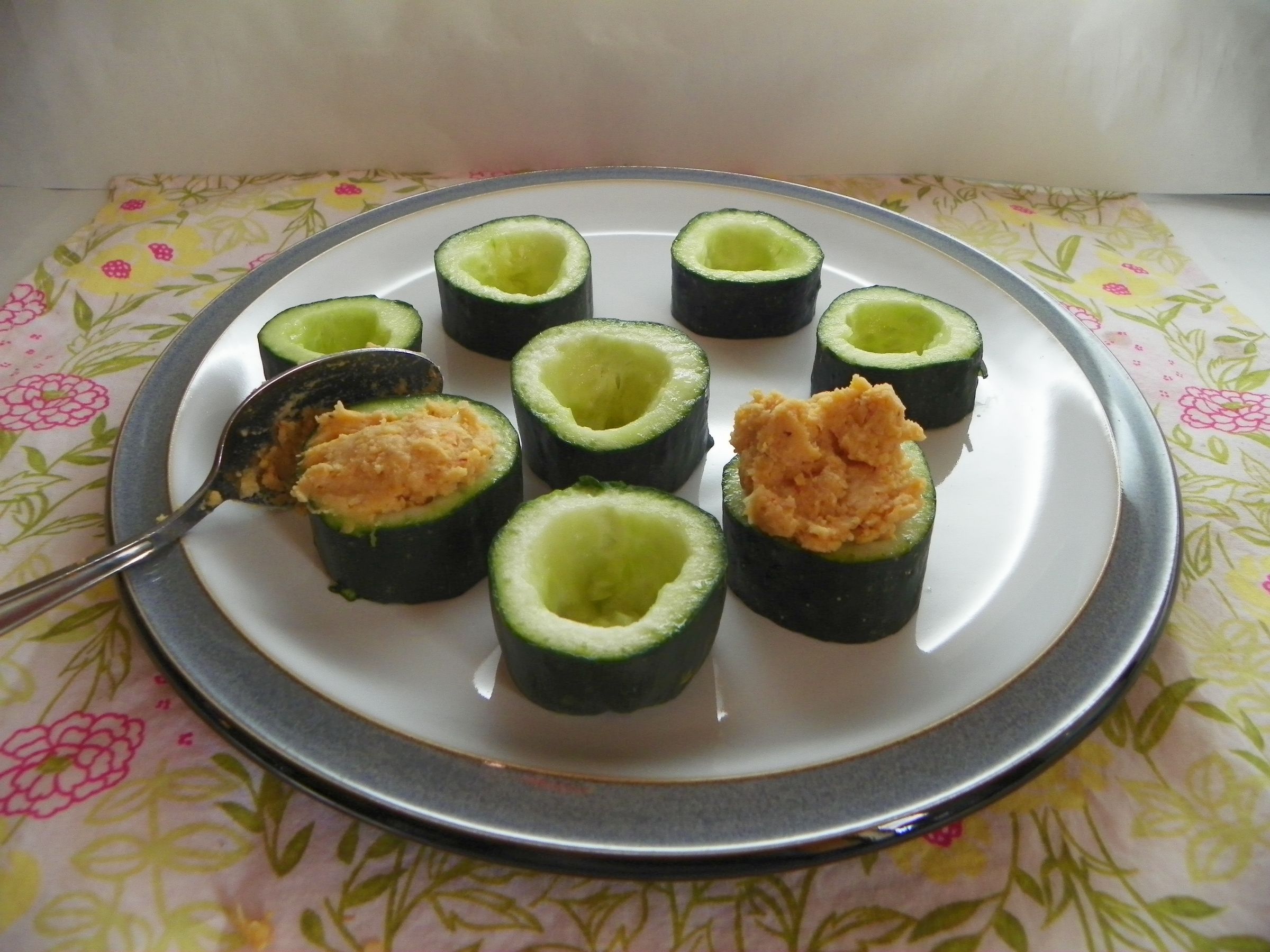 Cucumber Cups With Spicy Hummus : 4 Steps (with Pictures) - Instructables