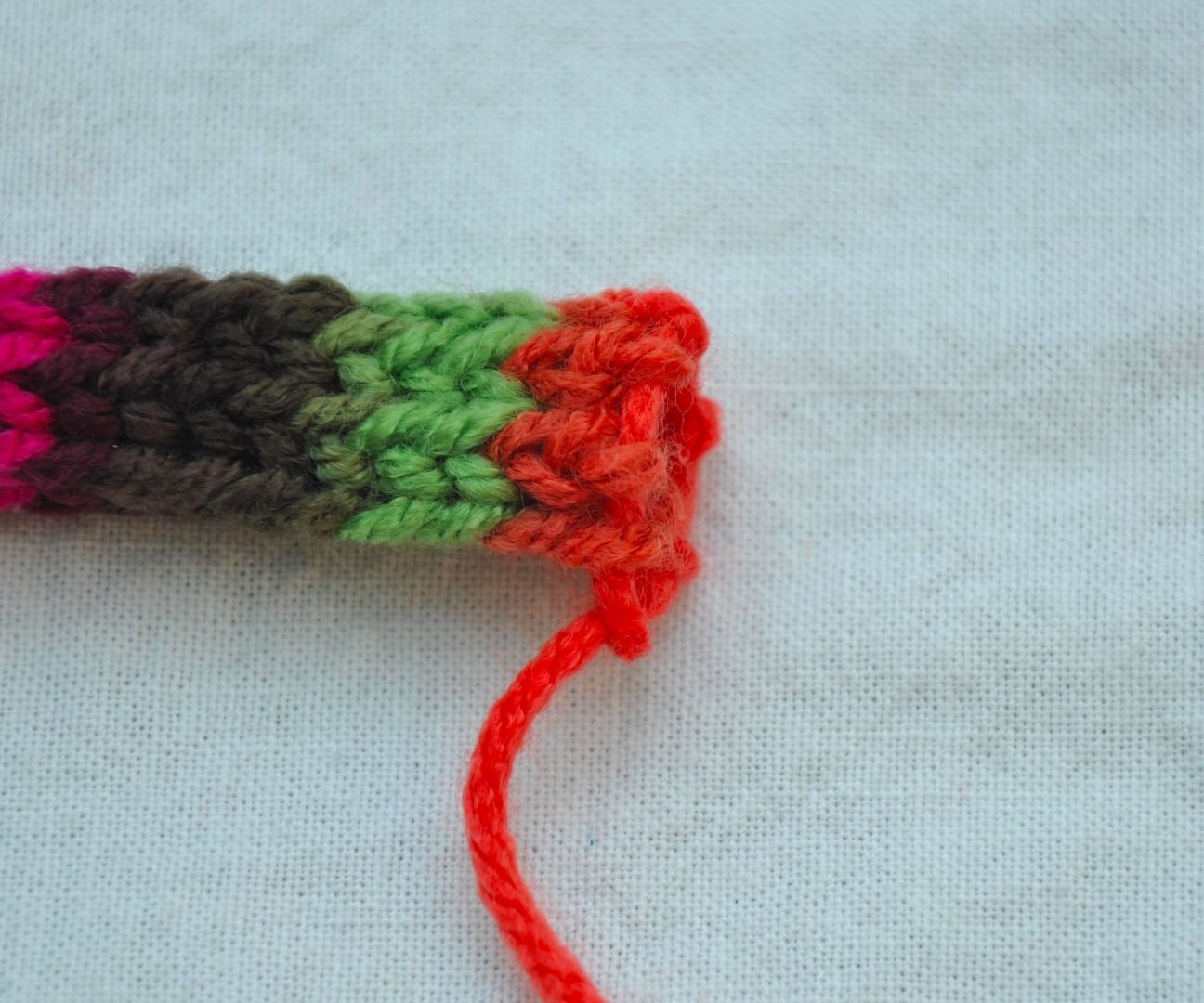 How to Use a French Knitter : 6 Steps (with Pictures) - Instructables