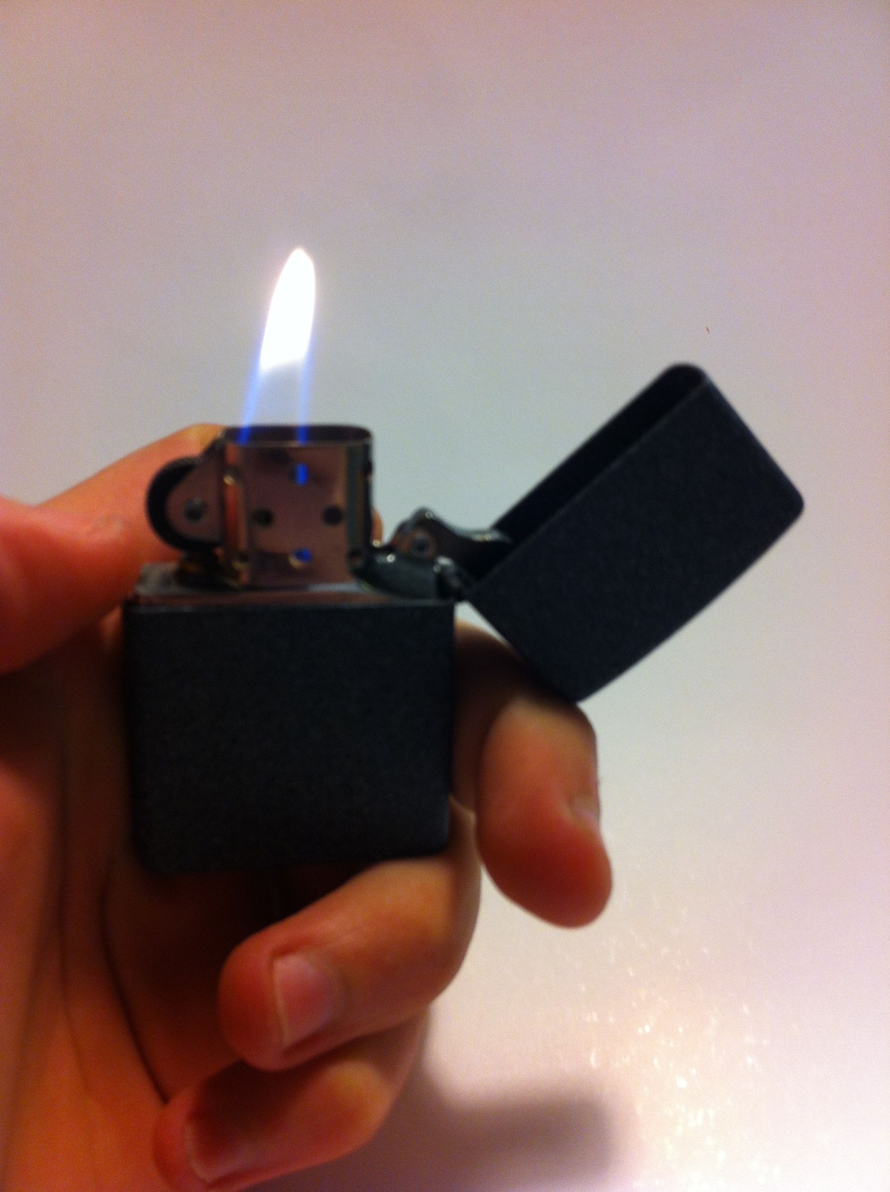 Basic Zippo Closing Trick : 7 Steps - Instructables
