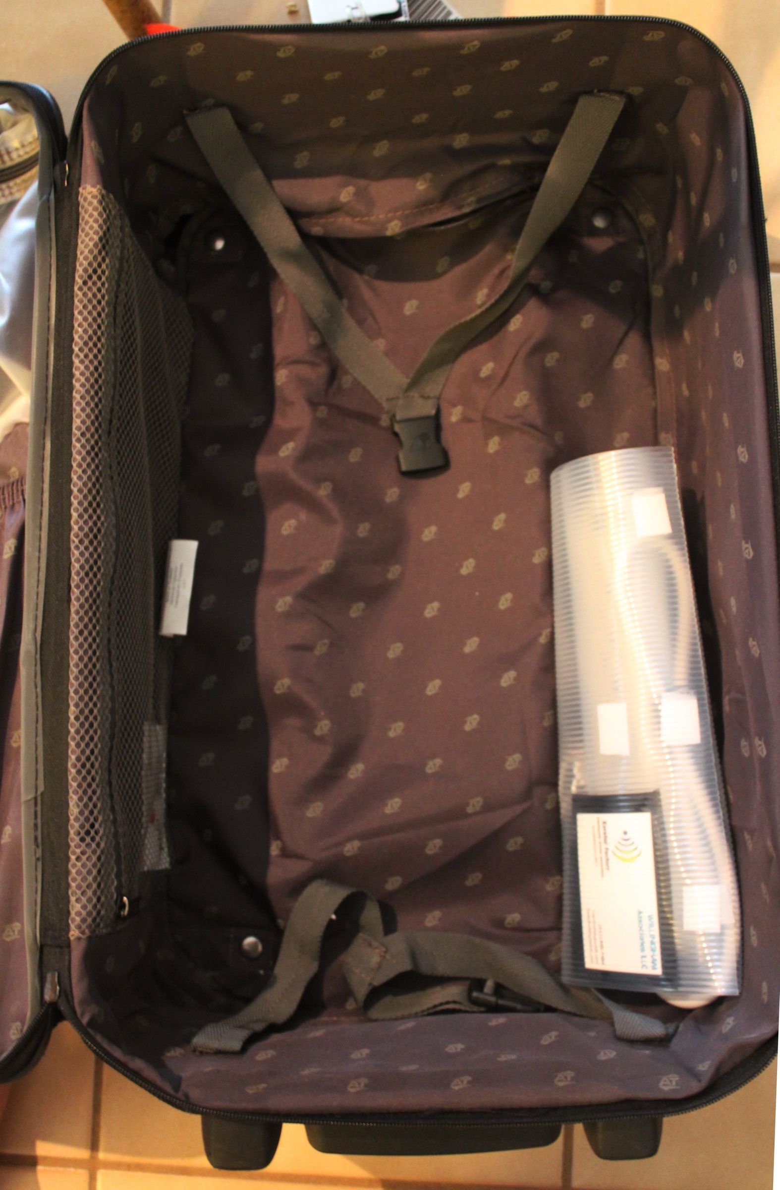 Roll Up Charging Station : 6 Steps - Instructables