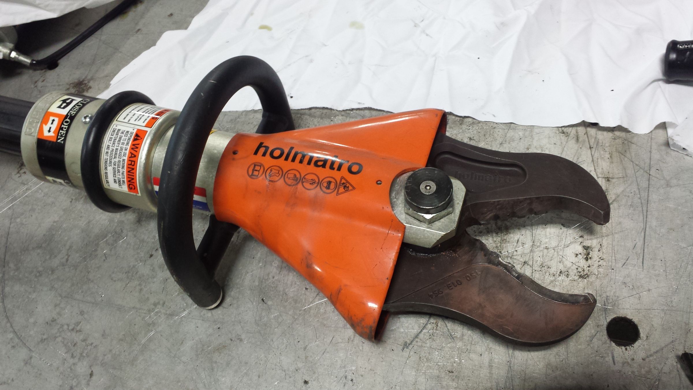 Holmatro Cleaning and Inspection on the Cutters Tool : 12 Steps ...