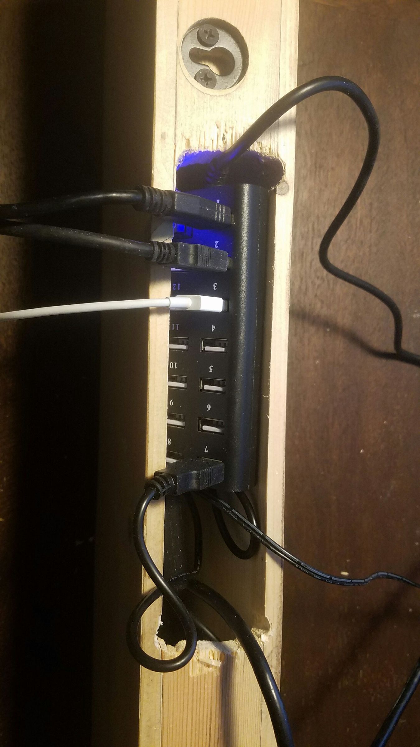 Powered Monitor Stand Hack : 11 Steps (with Pictures) - Instructables