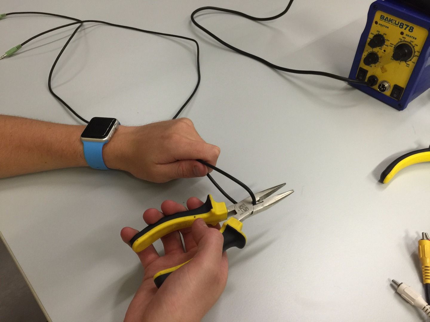 How to Build Your Own 3,5mm-jack-to-cinch-cable : 9 Steps - Instructables