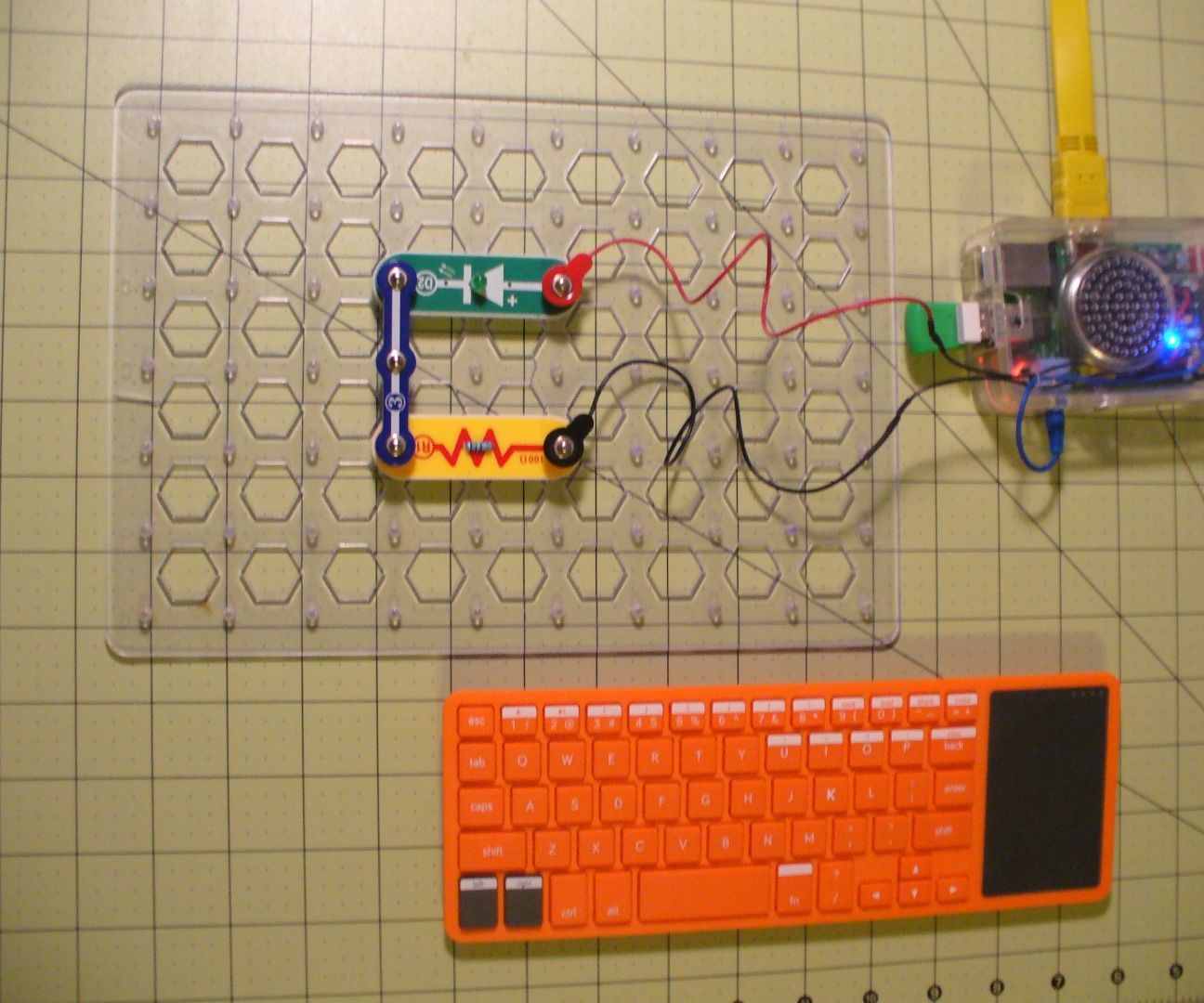 Blink Snap Circuits LED With Kano Computer : 4 Steps - Instructables