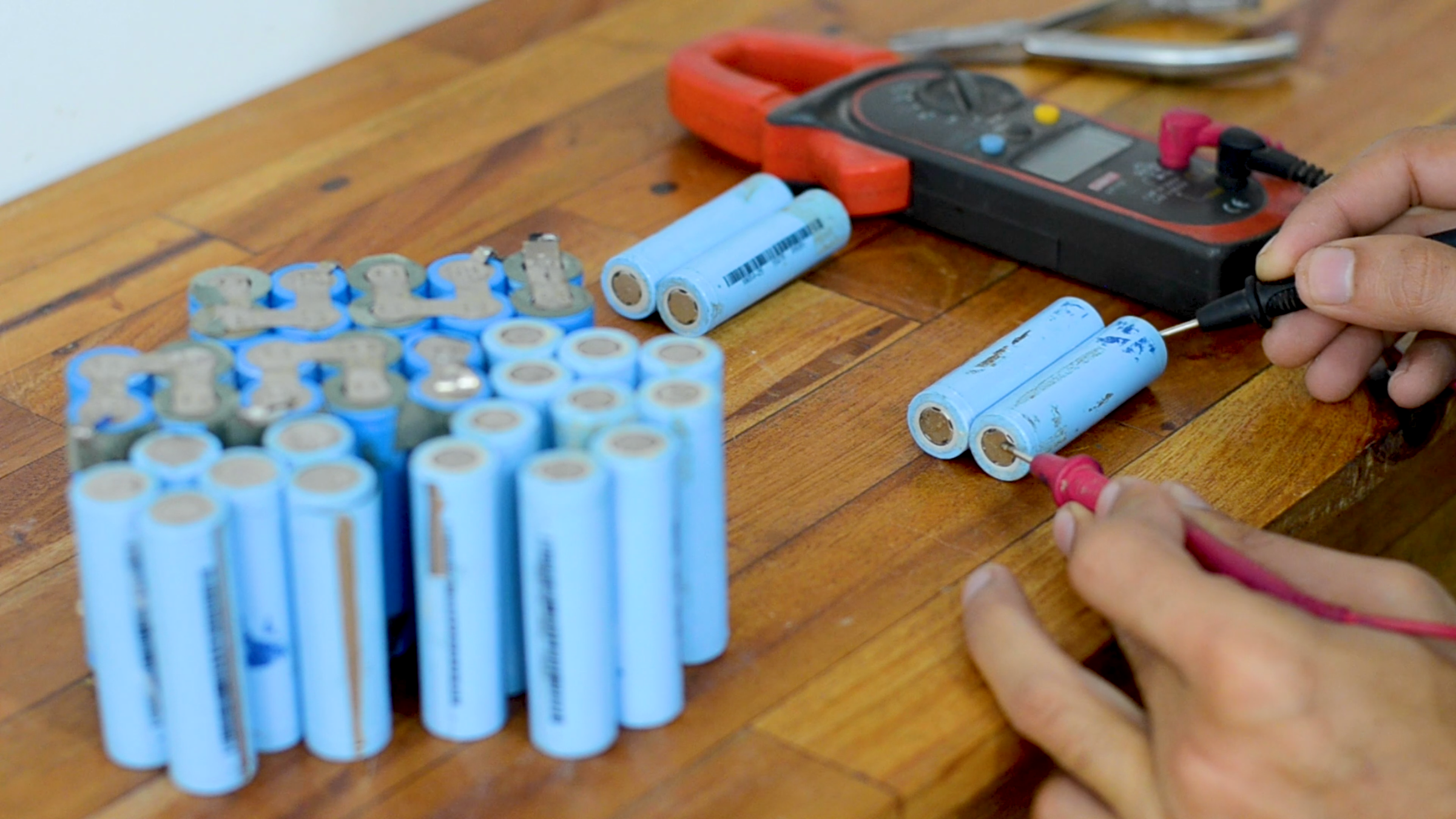 DIY 18650 Lithium Ion Cells Charging Grid : 7 Steps (with Pictures ...