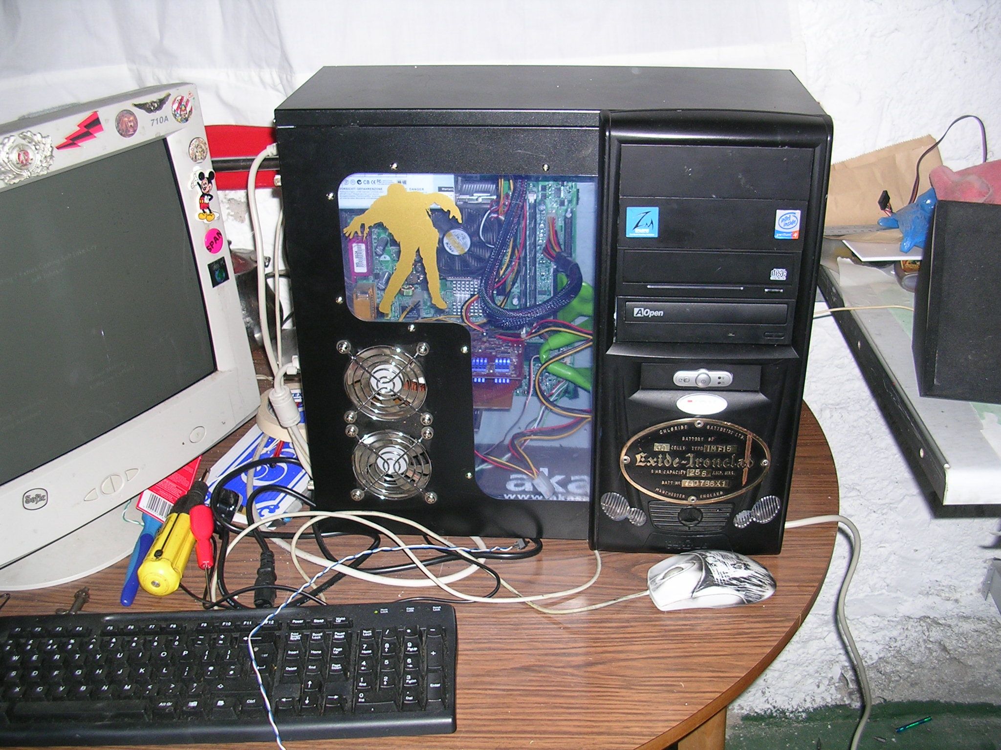 Zombie PC Case Mod, Back From the Dead PC With Space Saving Side ...