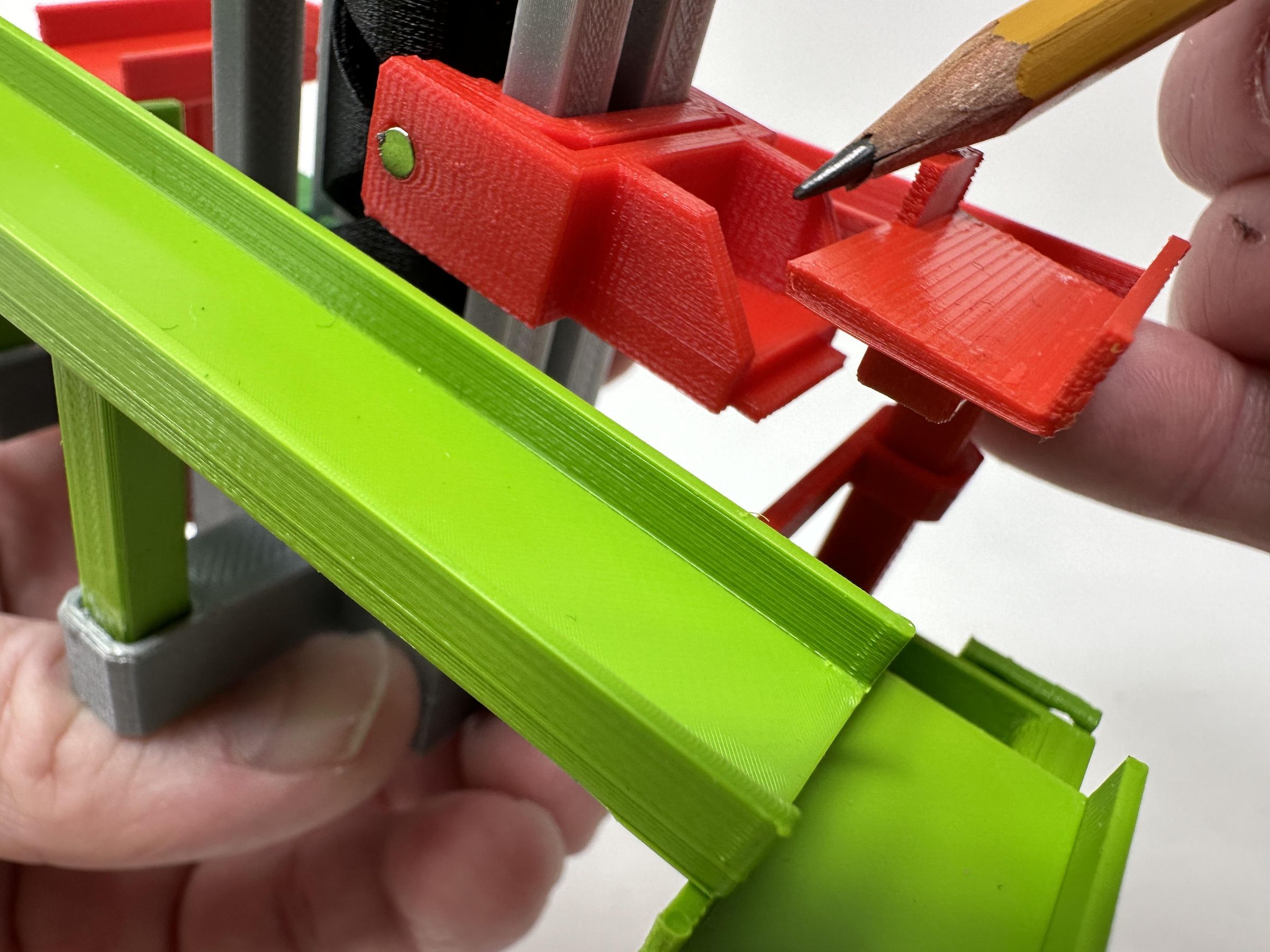 Marblevator, Self Reversing Screw Lift. : 4 Steps (with Pictures) - Instructables