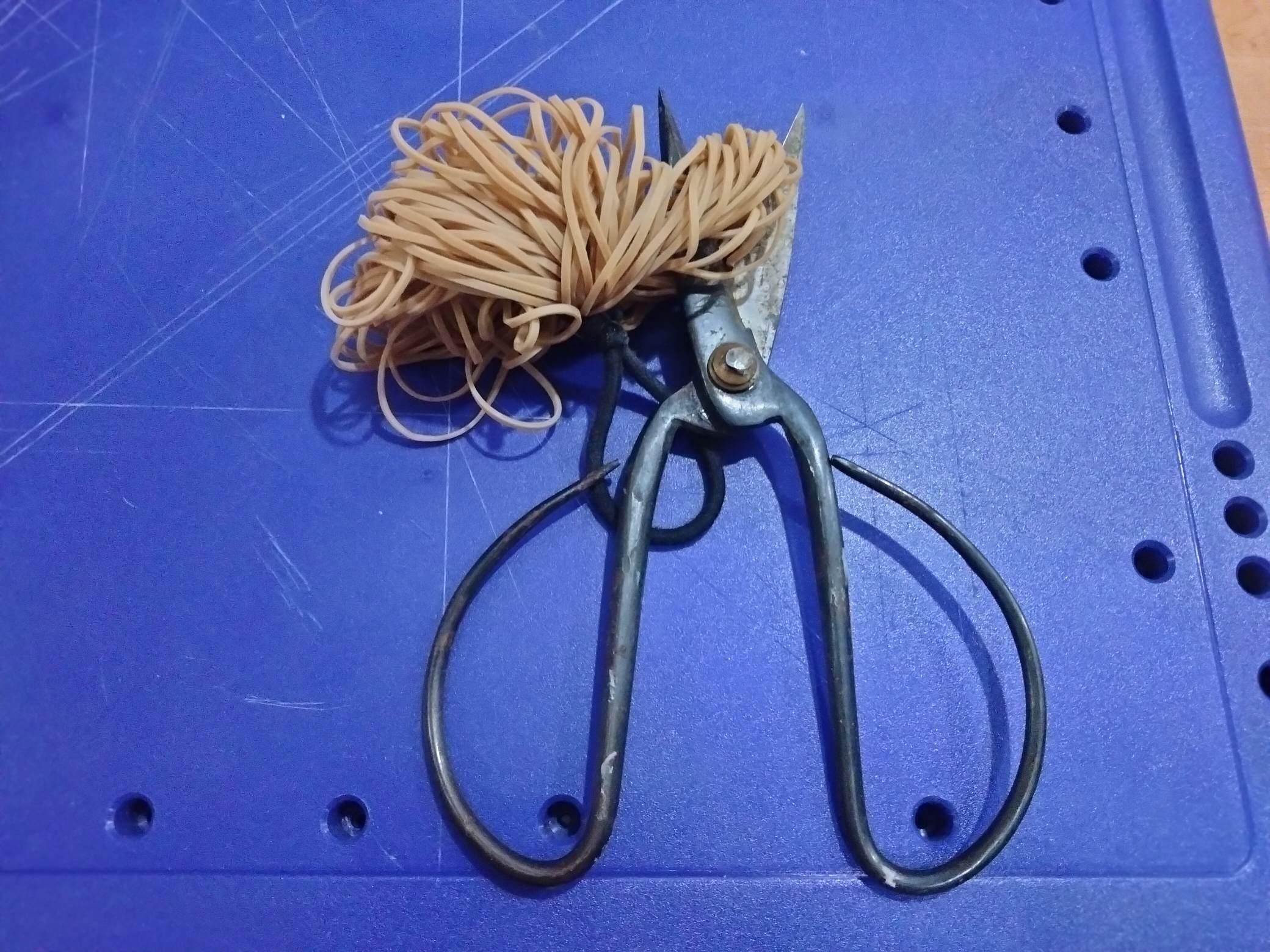 Doll Pom-Poms From Rubber Bands : 3 Steps - Instructables