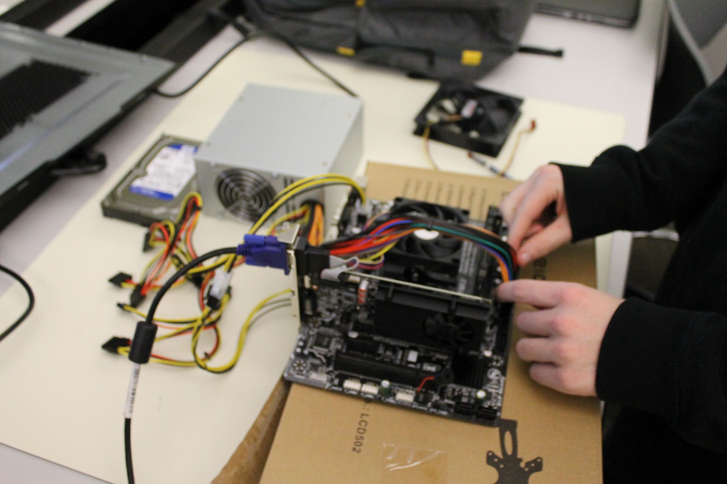 IT STUDENT BASIC Computer Build : 4 Steps - Instructables