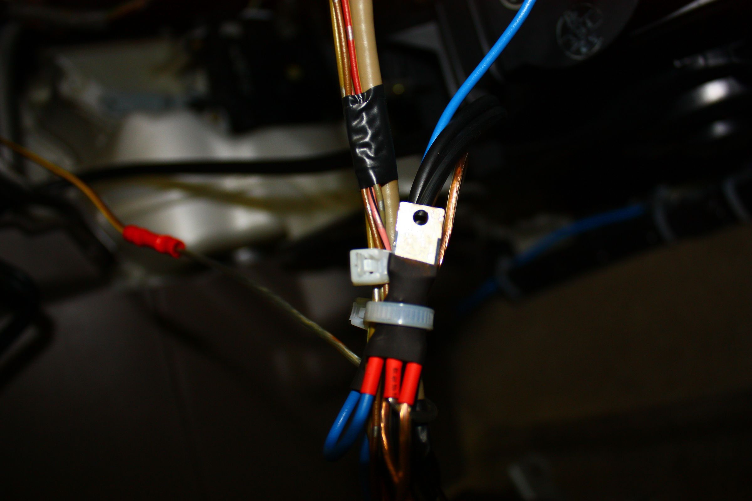 Lexus RX300 Aux In : 11 Steps - Instructables