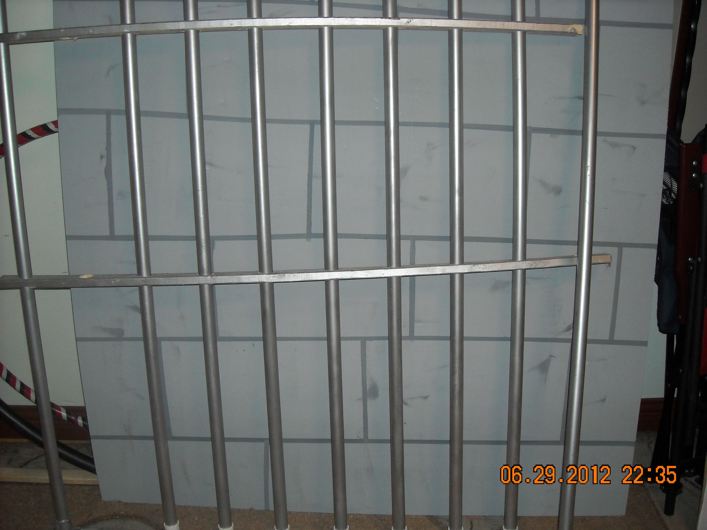 Fake Jail Cell Prop for Pictures : 8 Steps - Instructables
