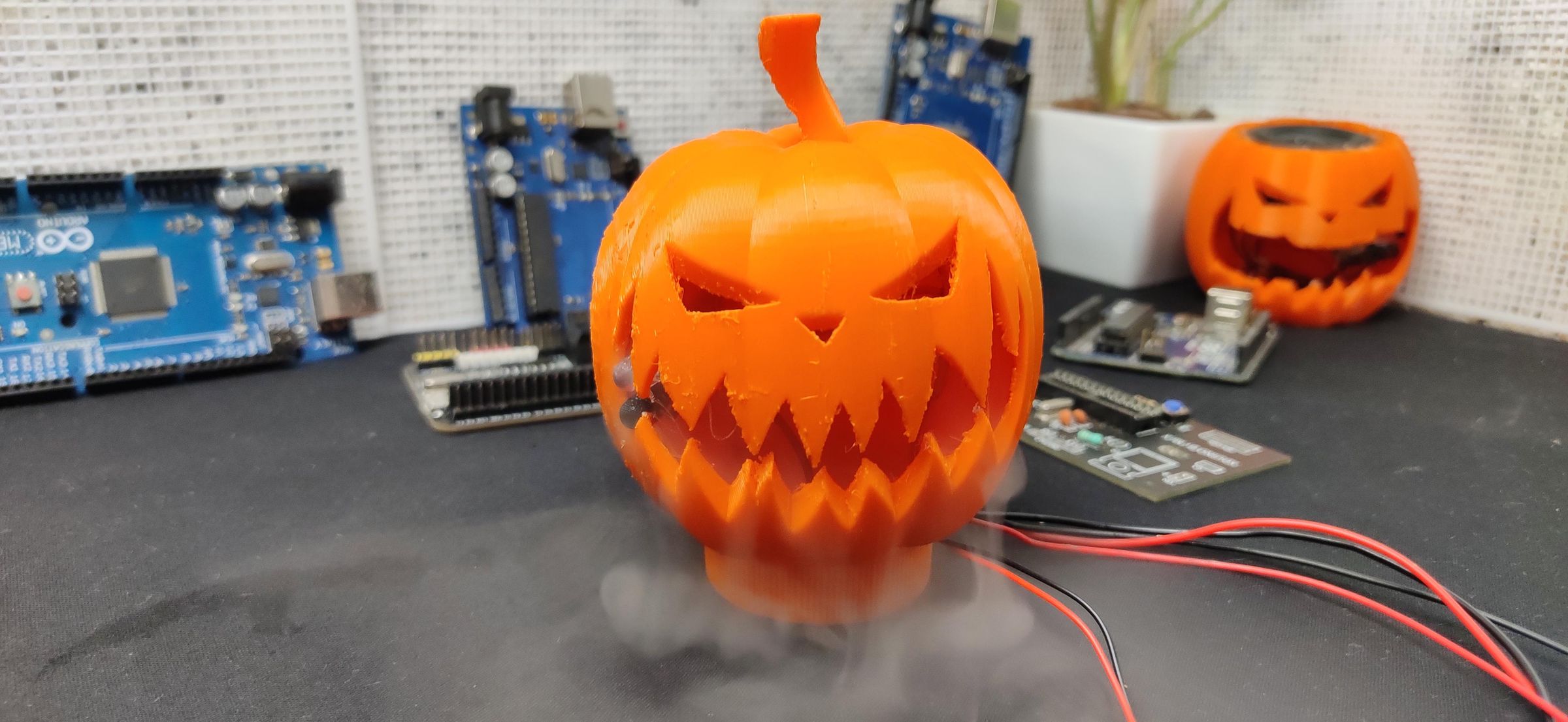 SMOKING HALLOWEEN PUMPKIN USING ARDUINO AND IC 555 : 8 Steps (with ...