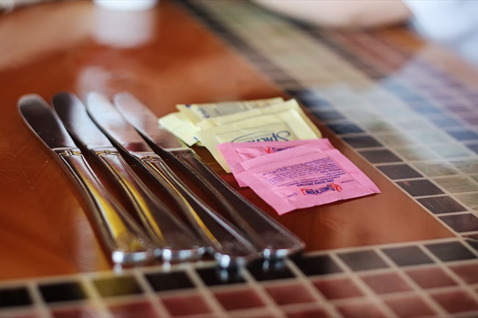 Play With Knives - Keep Kids Entertained at a Restaraunt - Instructables