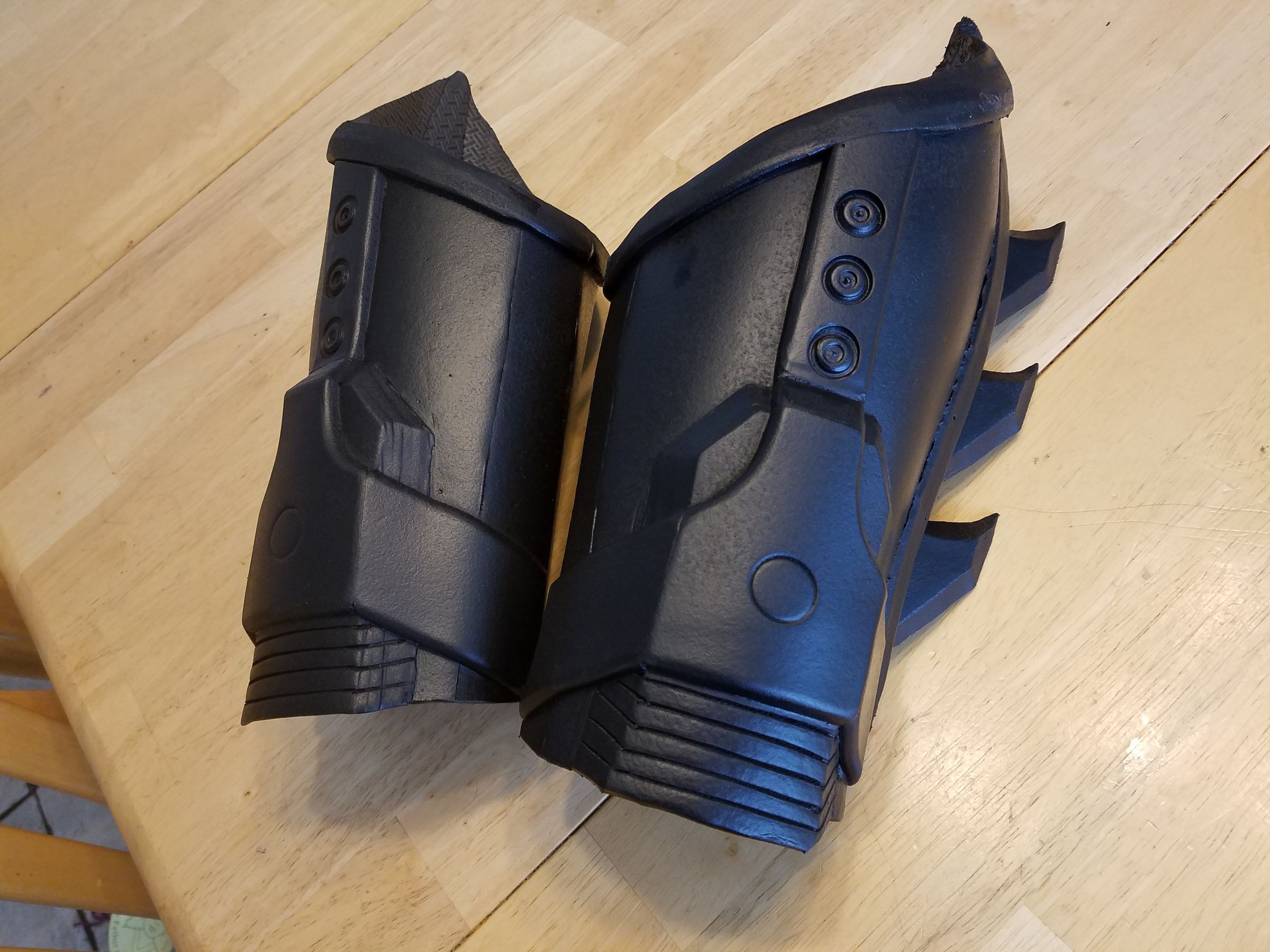 Batman Gauntlets : 7 Steps (with Pictures) - Instructables