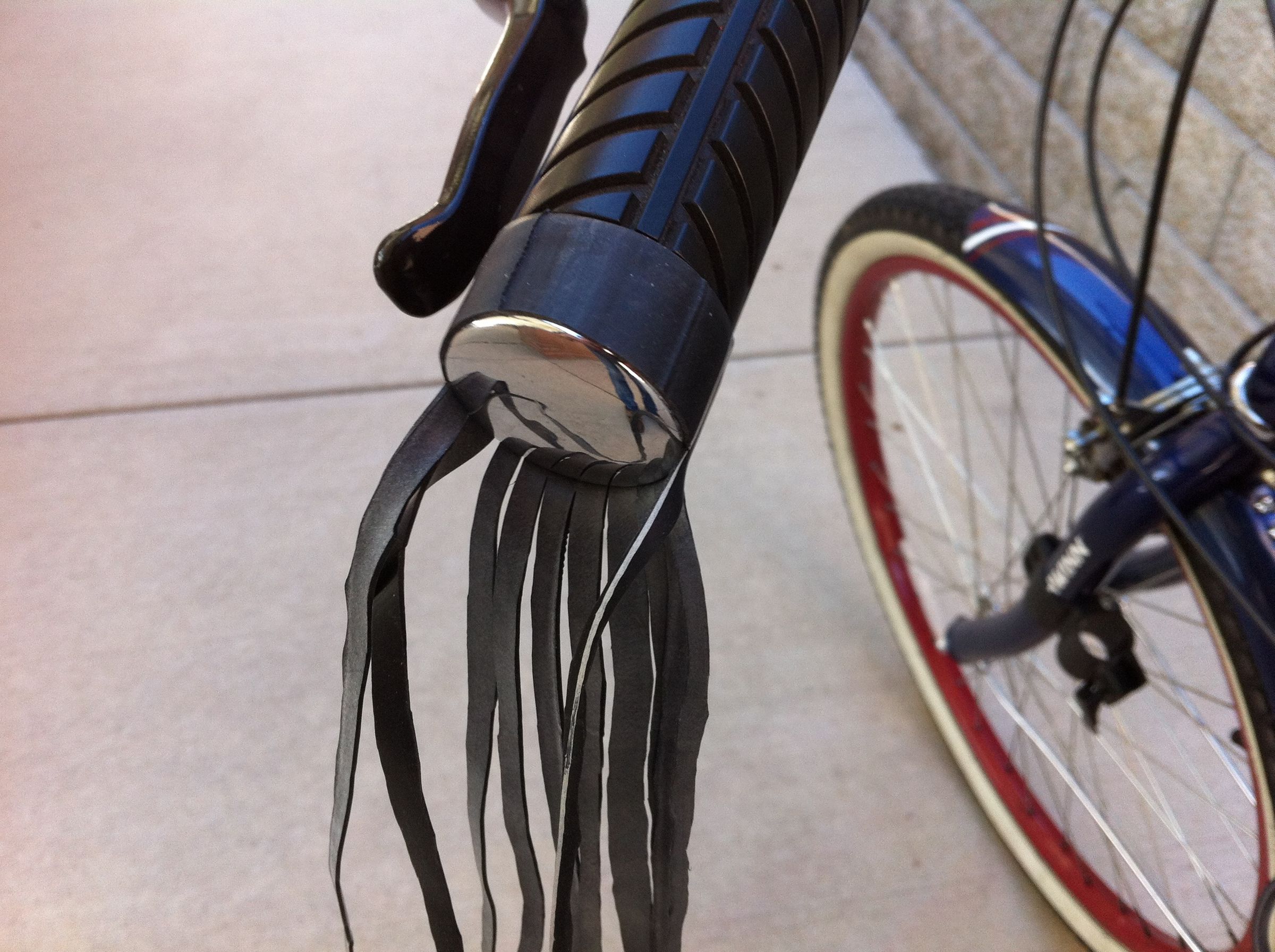 Super Simple Handlebar Tassels From a Bike Inner Tube : 5 Steps (with ...