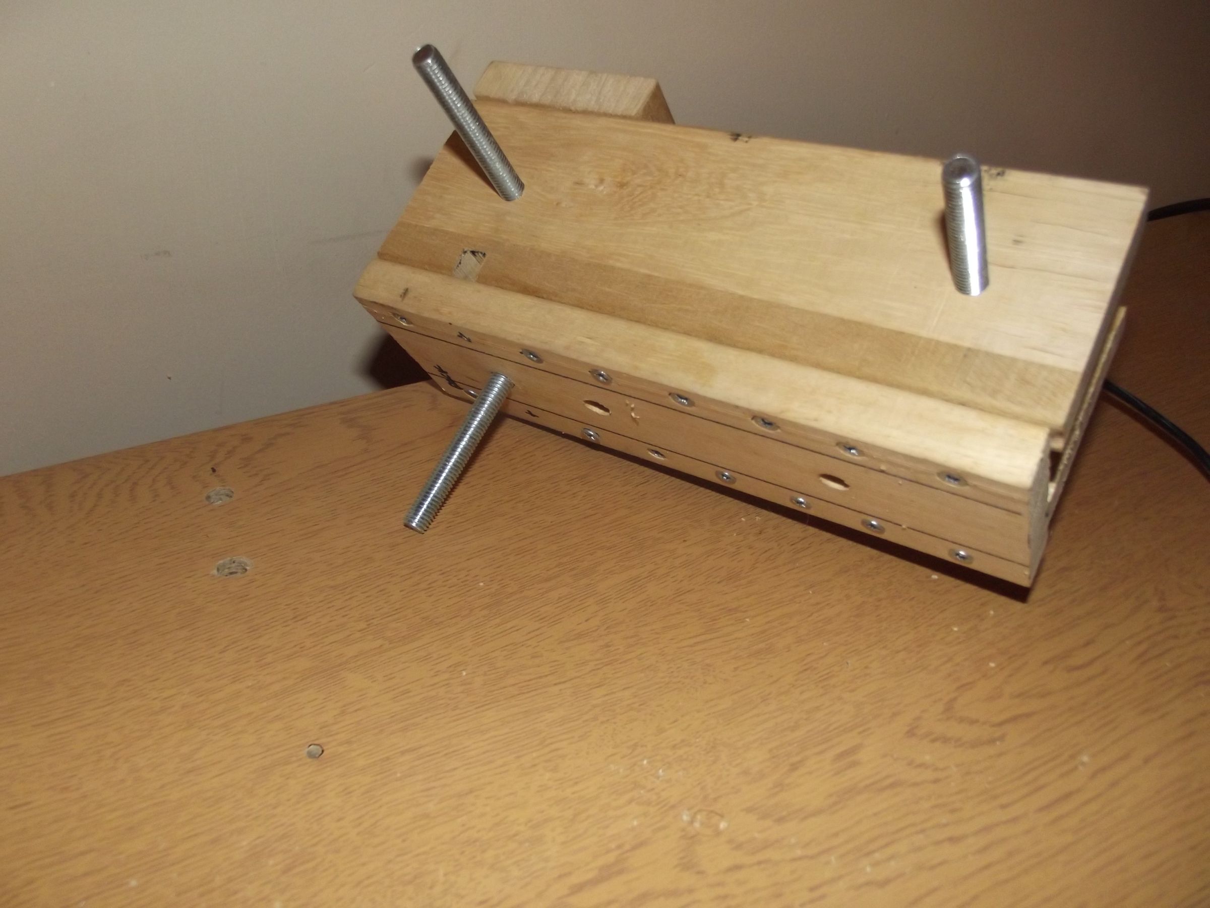 Varifocal Triple Monitor Stand : 10 Steps (with Pictures) - Instructables