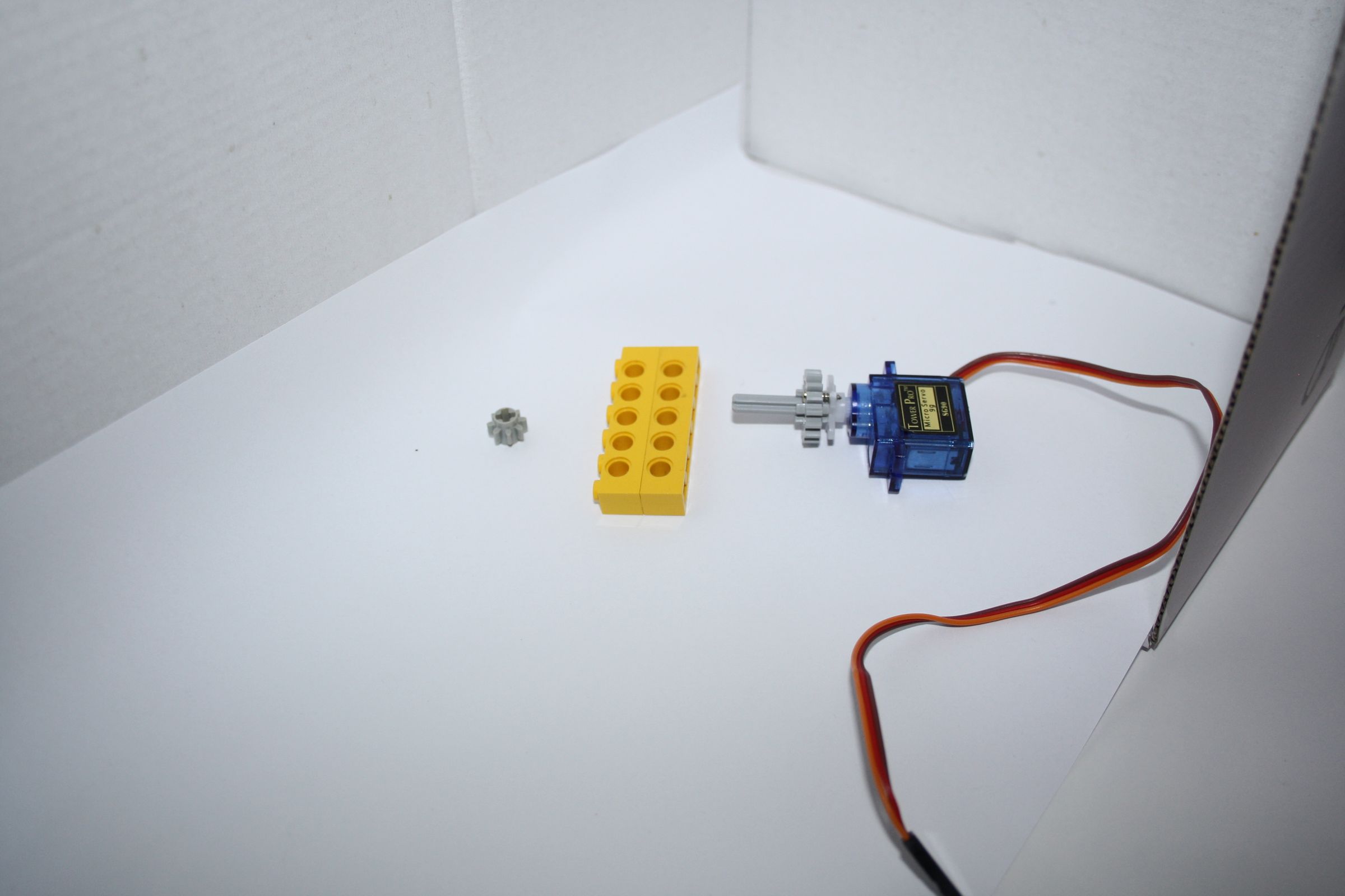 Servo SG90 With Unmodified Lego V2 : 4 Steps - Instructables