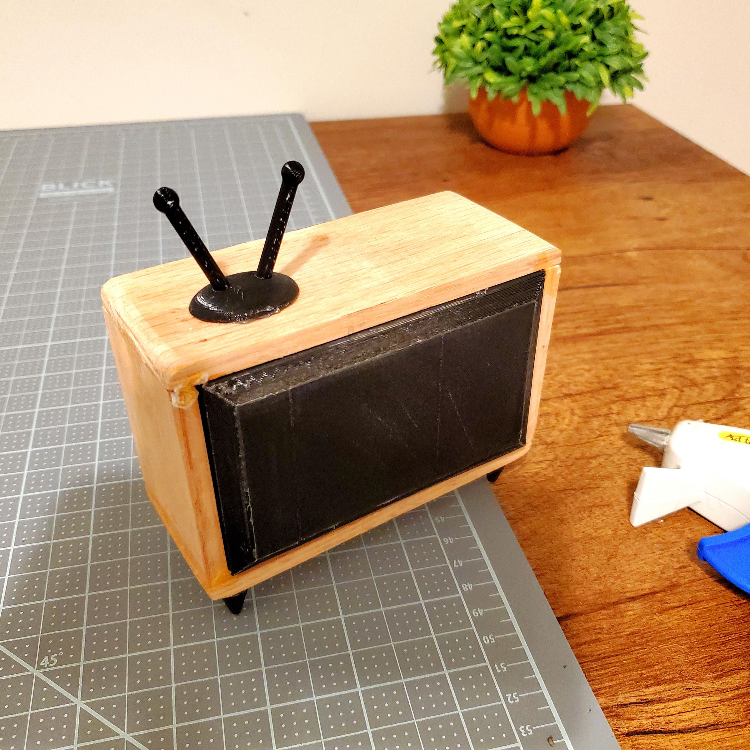 How to Make a Retro Mini-TV! : 15 Steps (with Pictures) - Instructables