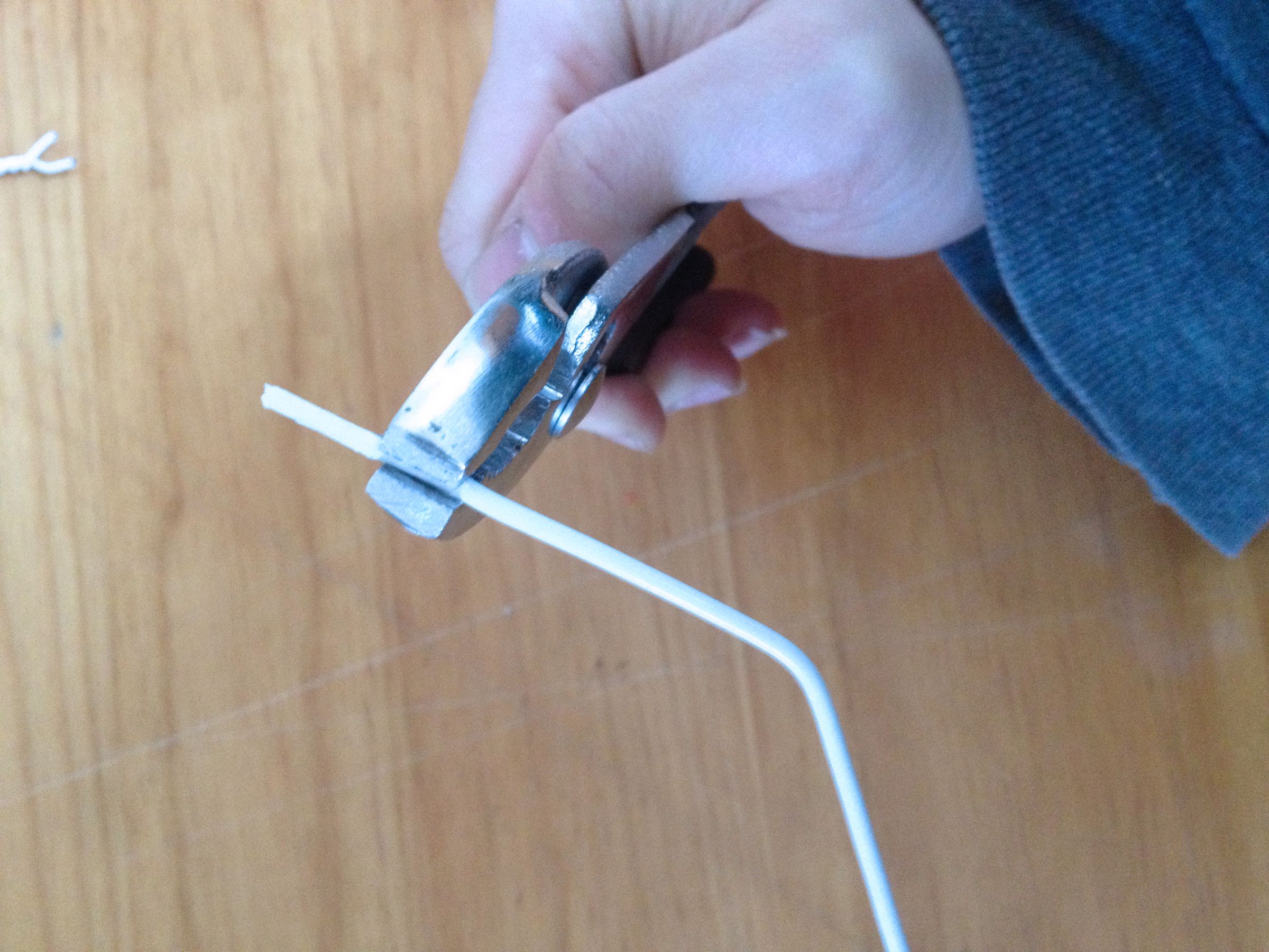 Small Parts Painting Stand : 8 Steps - Instructables