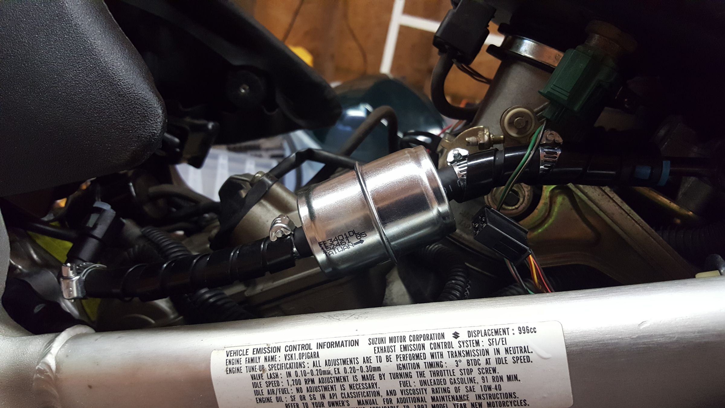 Suzuki TL1000S External Fuel Filter Mod. : 4 Steps - Instructables
