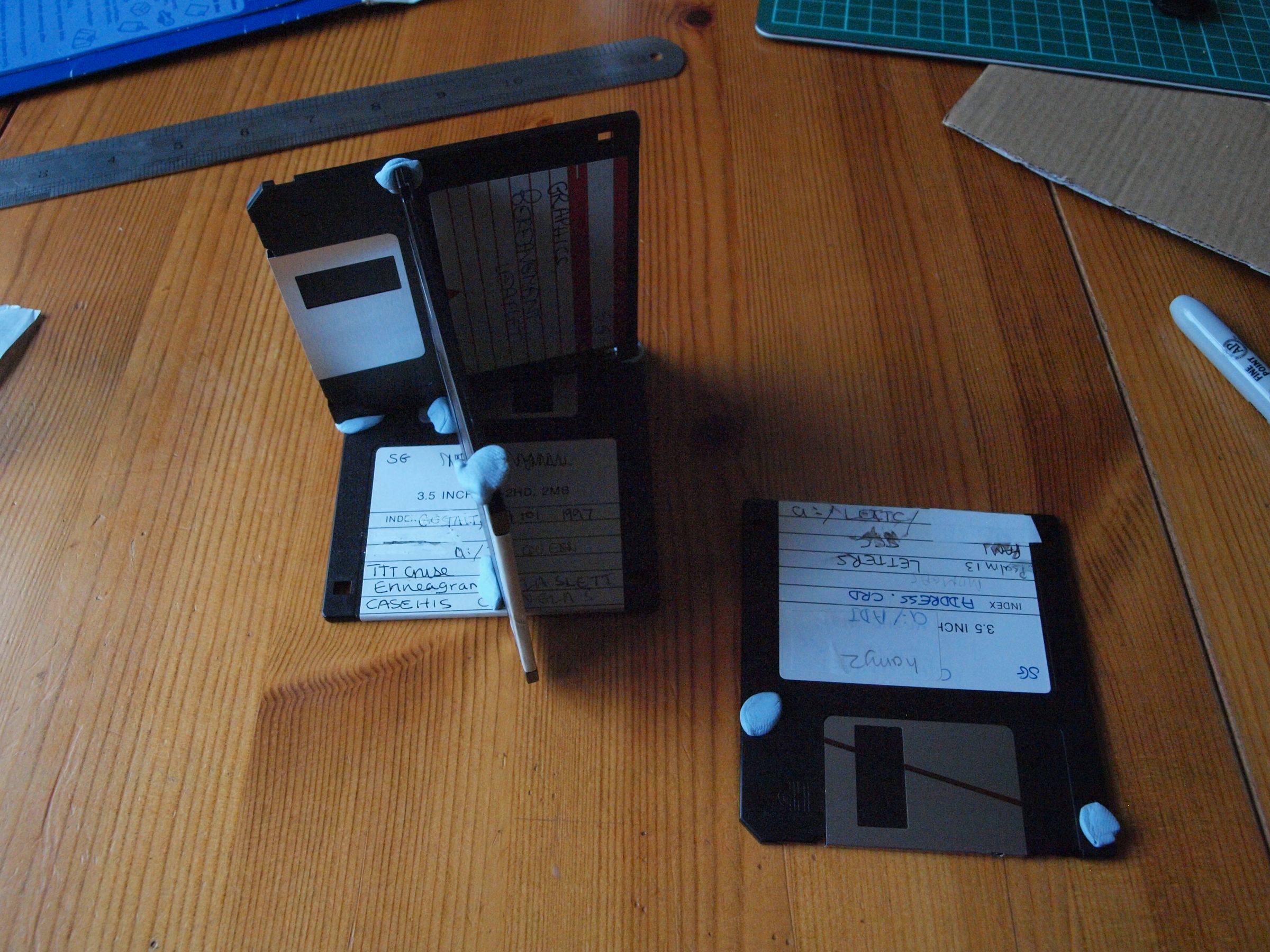 Floppy Disk Phone Dock : 6 Steps - Instructables