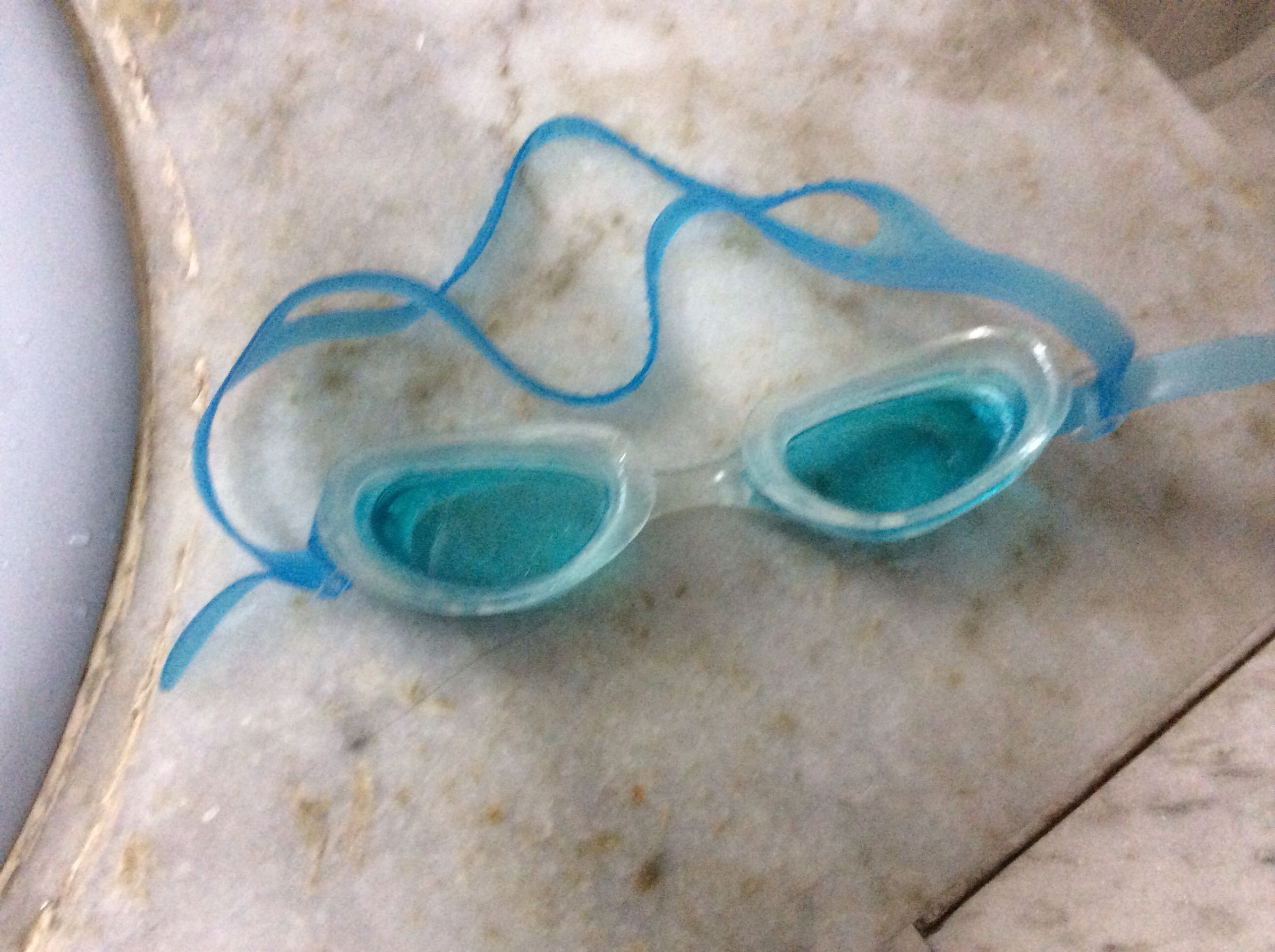 ANTI-FOG YOUR SWIMMING GOGGLES : 4 Steps - Instructables