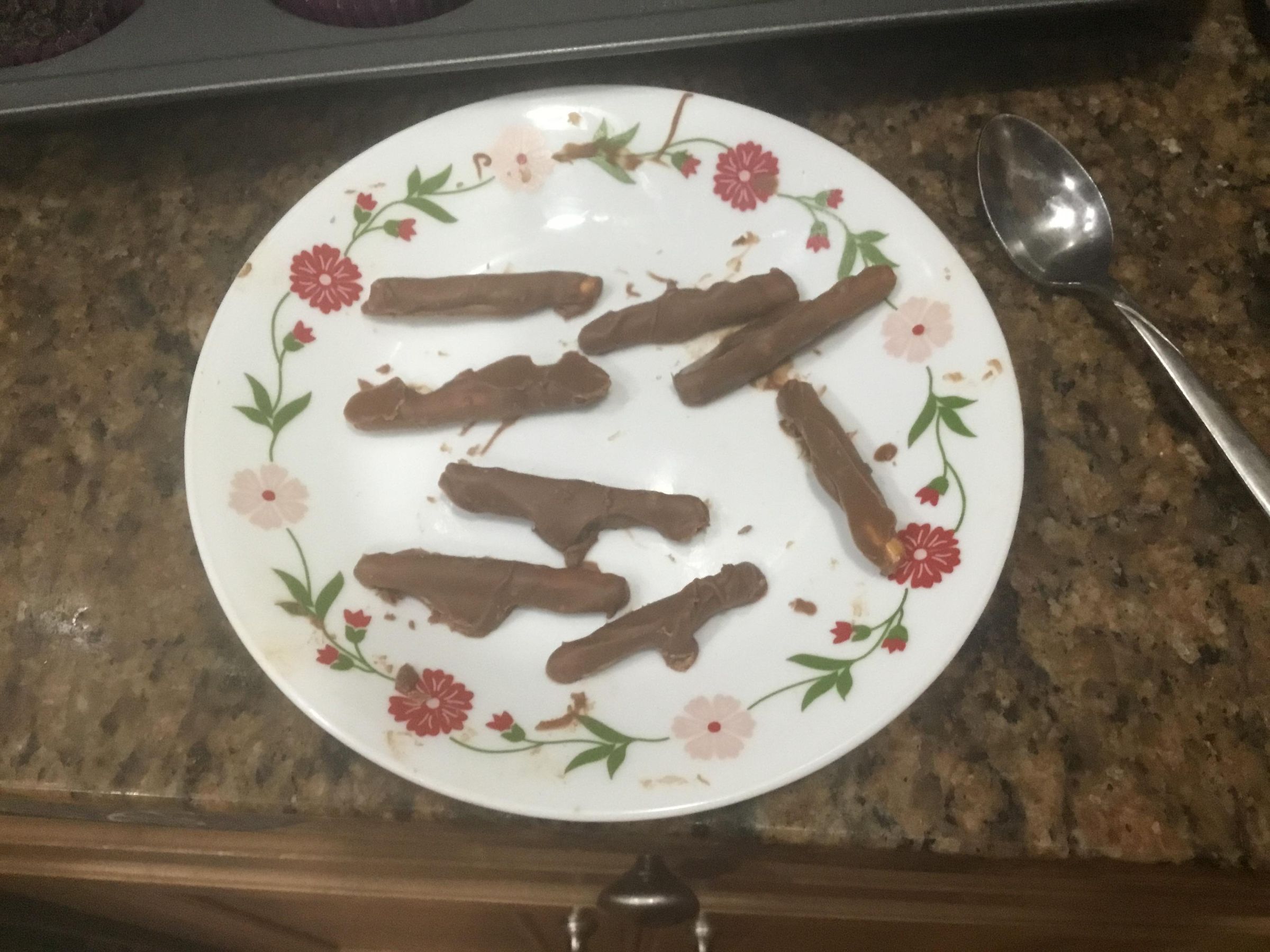 Easy Halloween Themed Chocolate Chip Cupcakes With Edible Spider : 6 ...