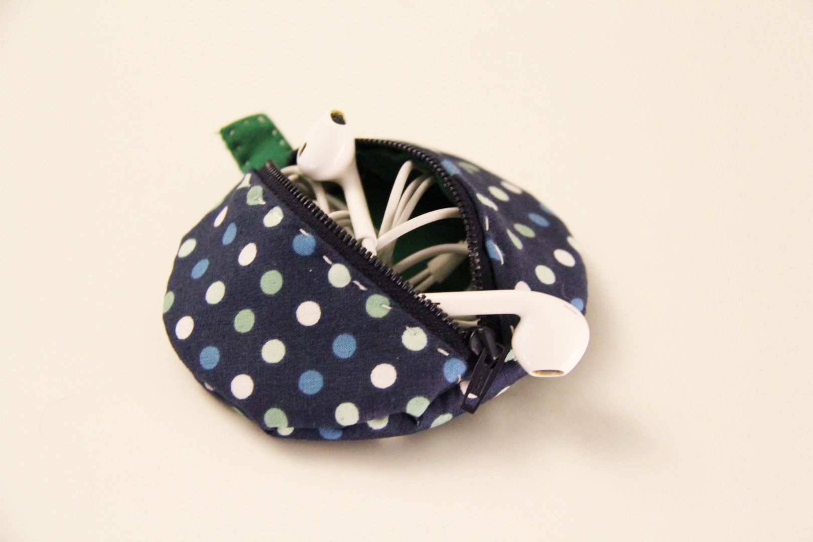 Circle Zip Earbud Pouch : 12 Steps - Instructables