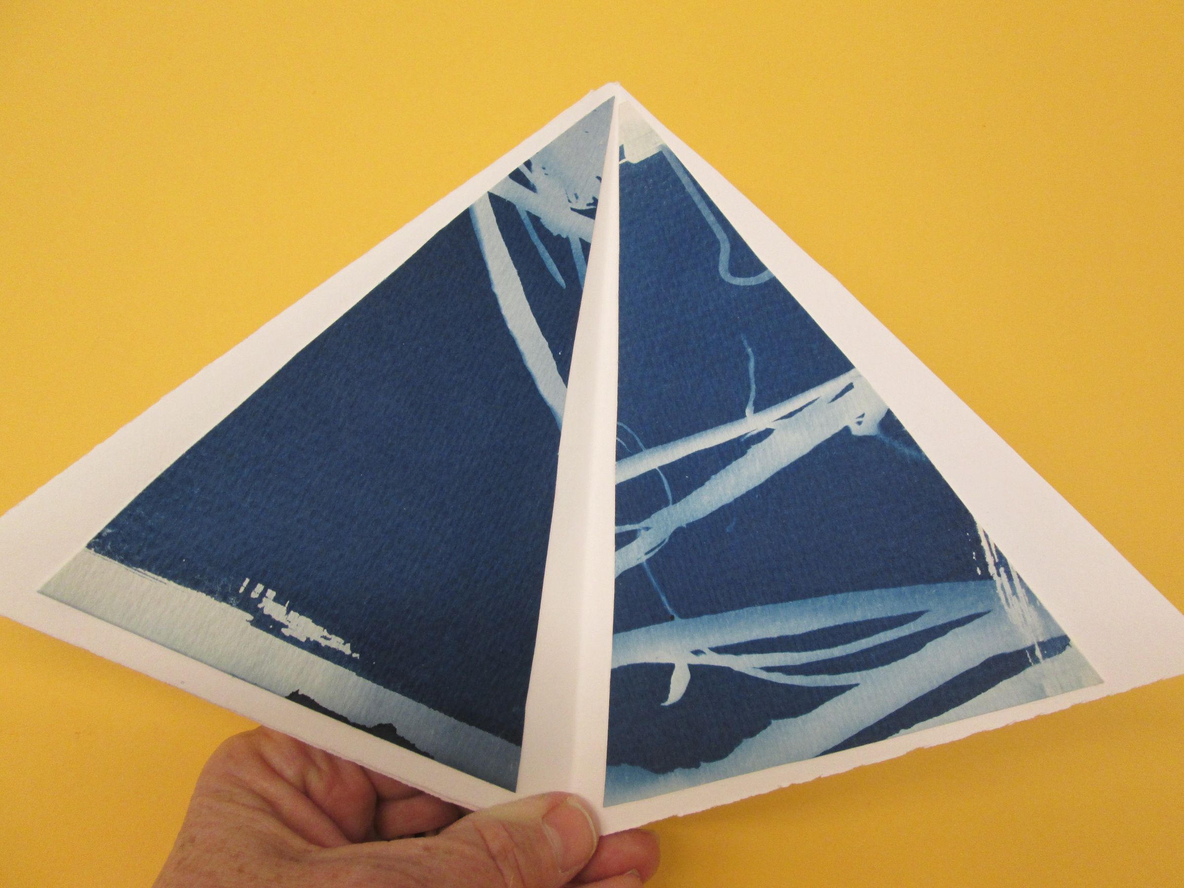 TRIANGLE BOOK : 8 Steps - Instructables