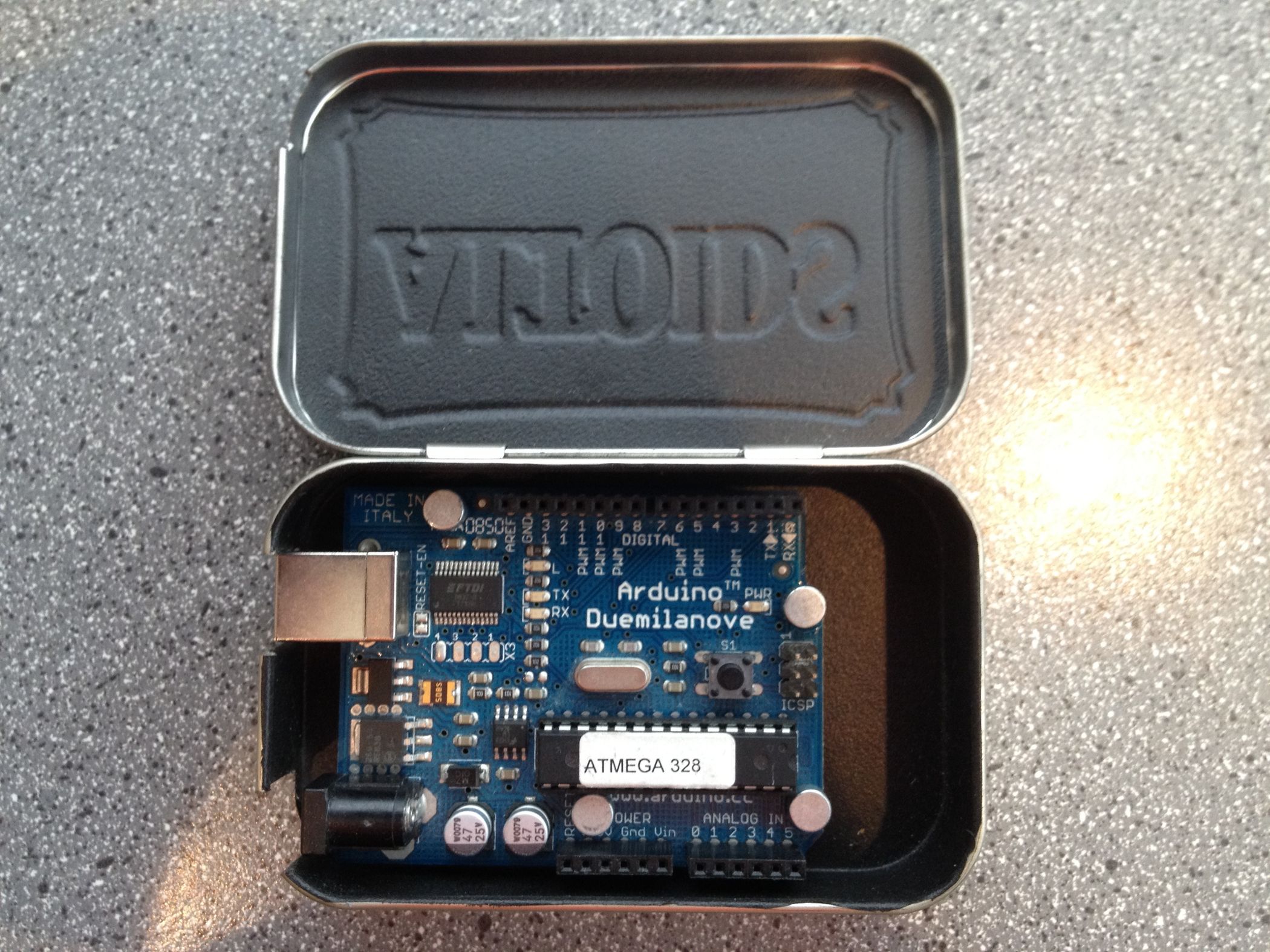 Electrically Insulated Altoids Tin : 5 Steps (with Pictures) - Instructables