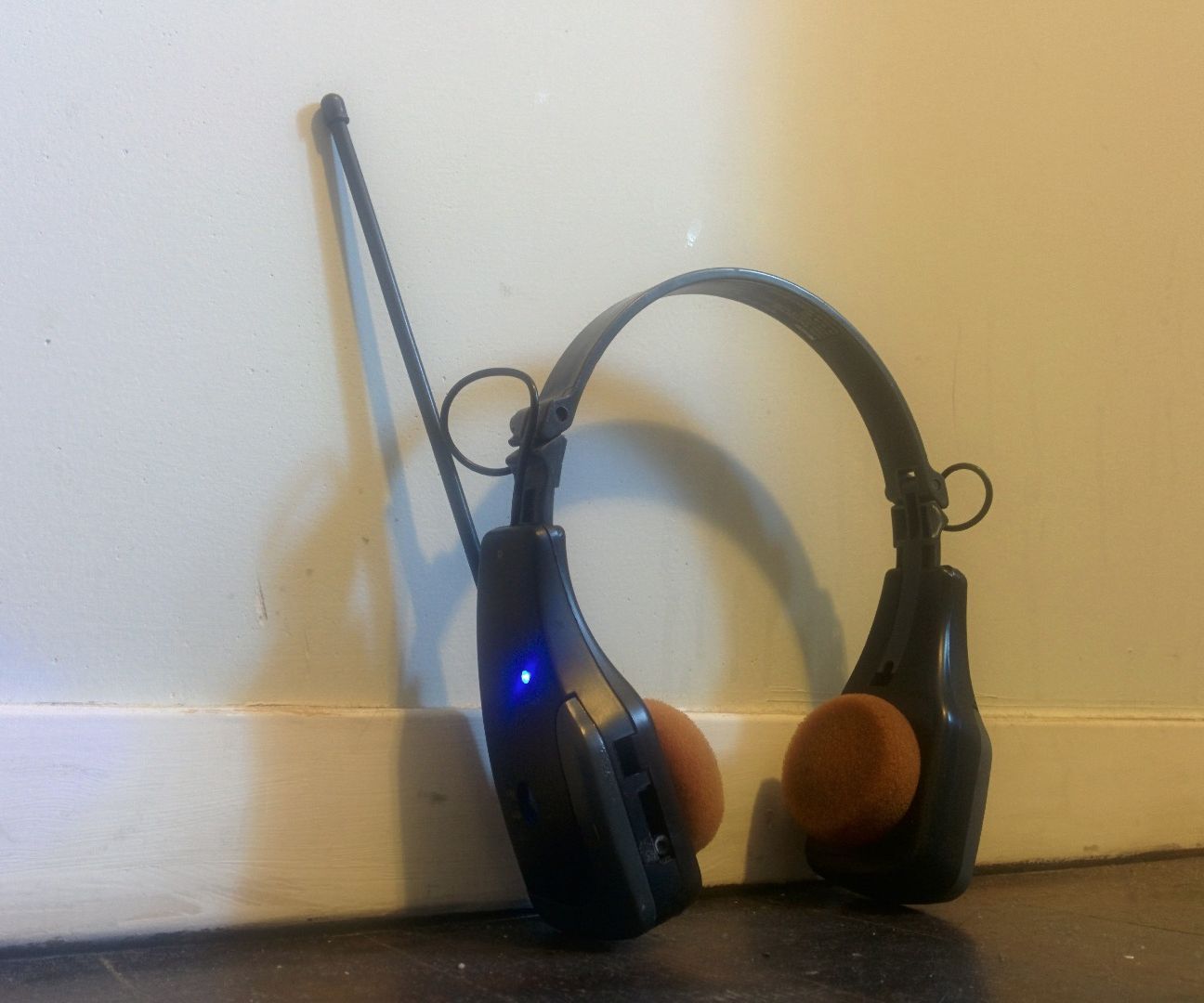 Retro Bluetooth Headphones : 4 Steps (with Pictures) - Instructables